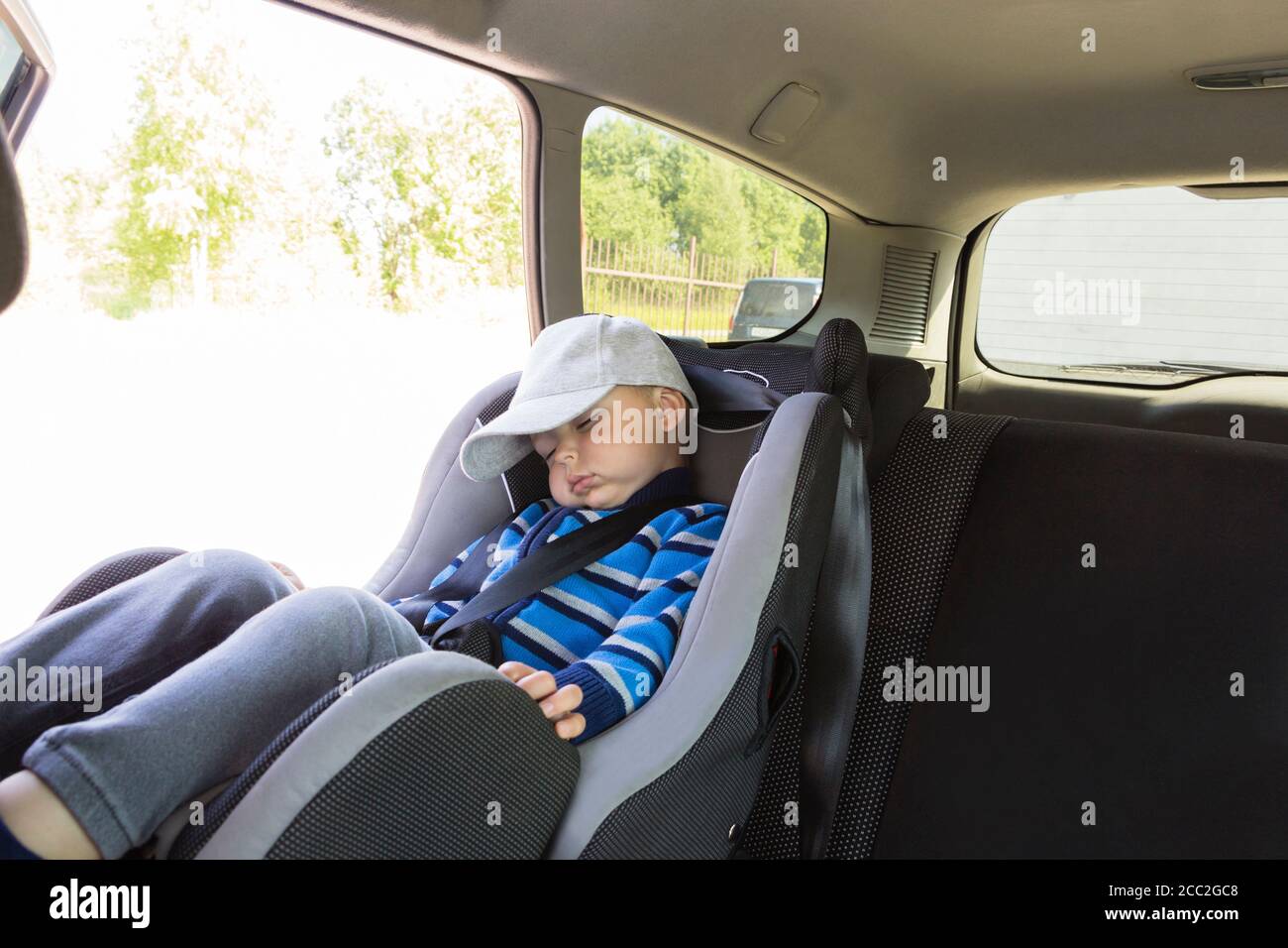 boy child sleeping in car seat in car. Road safety Stock Photo - Alamy