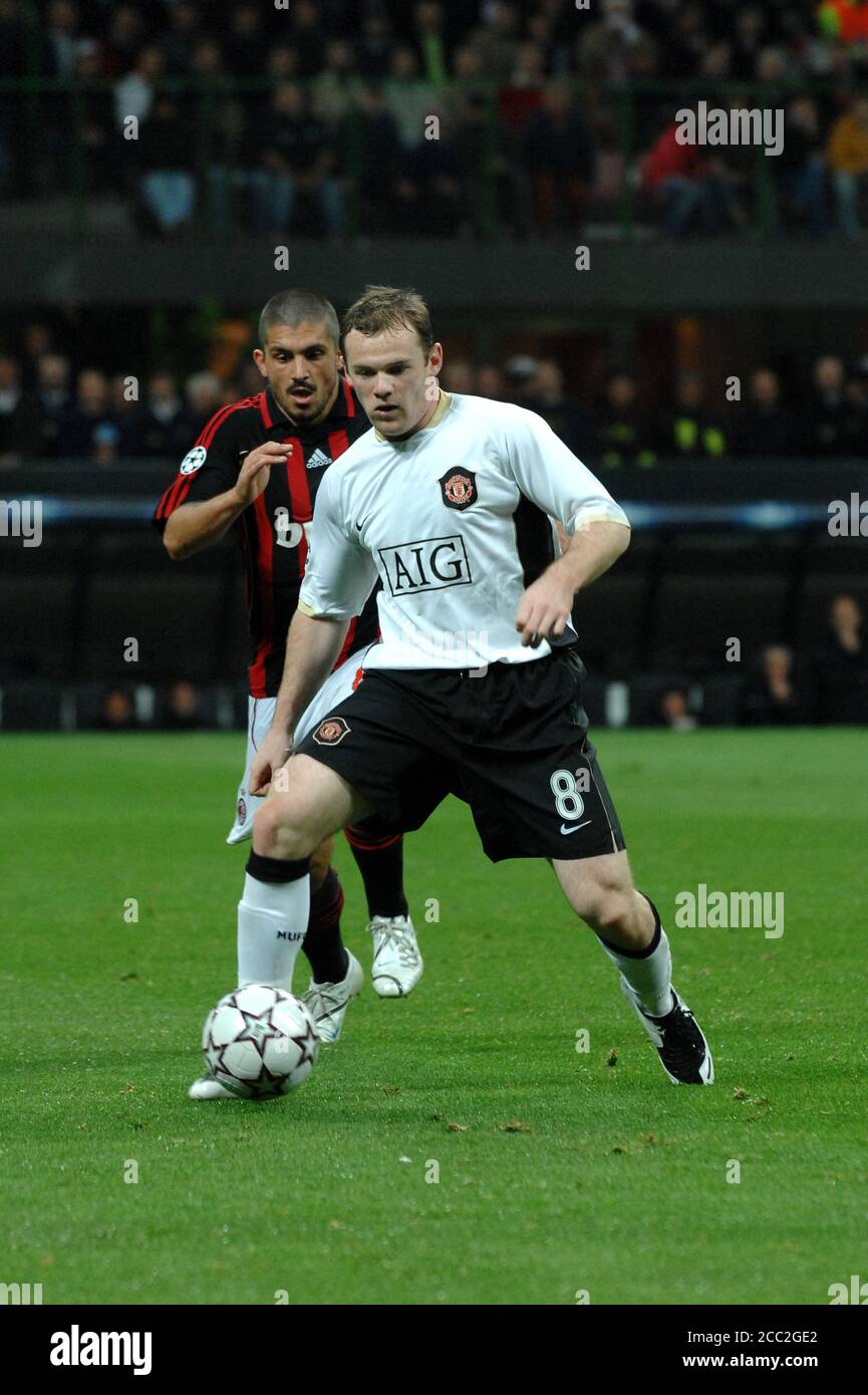 Football action wayne rooney hi-res stock photography and images - Alamy