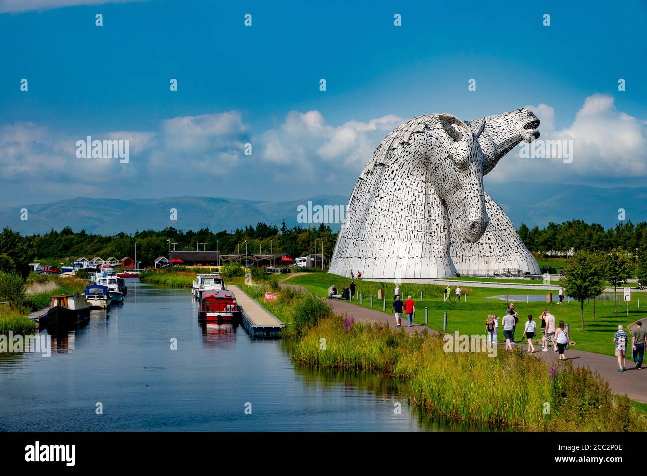 The Kelpies are 30 metres high and weigh 300 tonnes each. Built by ...
