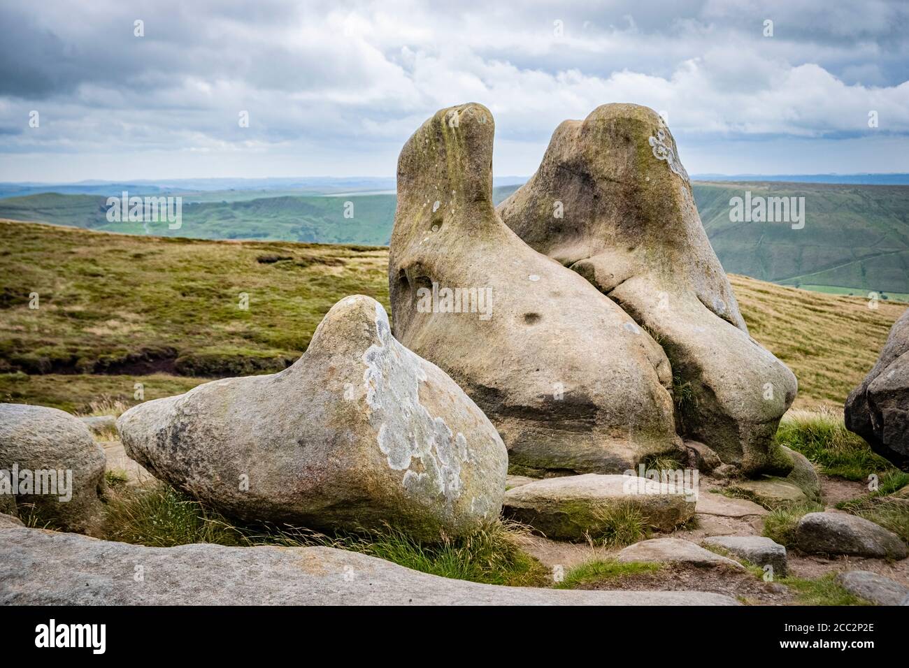 Weathered gritstone boulders on Kinder Scout, Peak District, Derbyshire ...