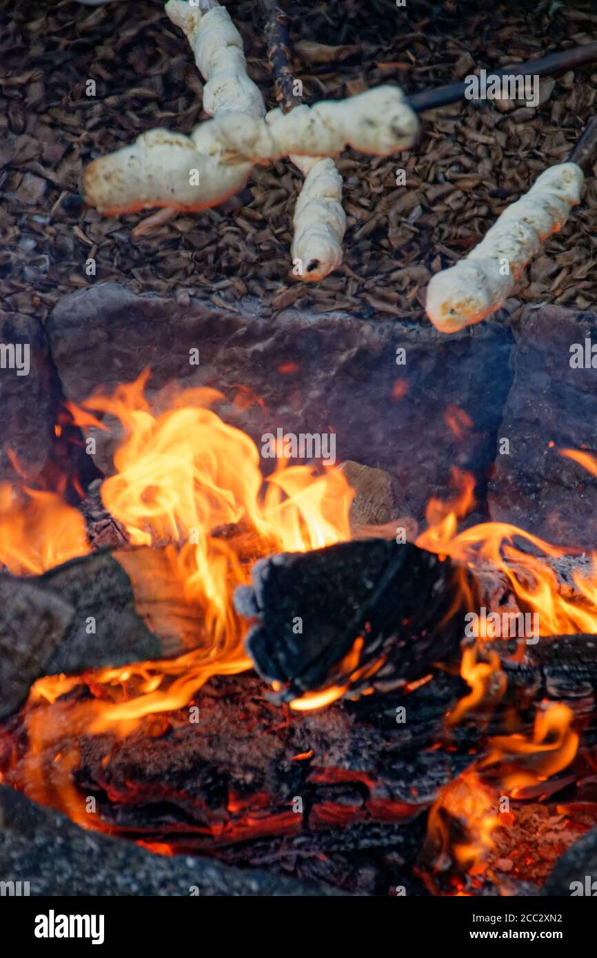 Campfire bread hi-res stock photography and images - Alamy