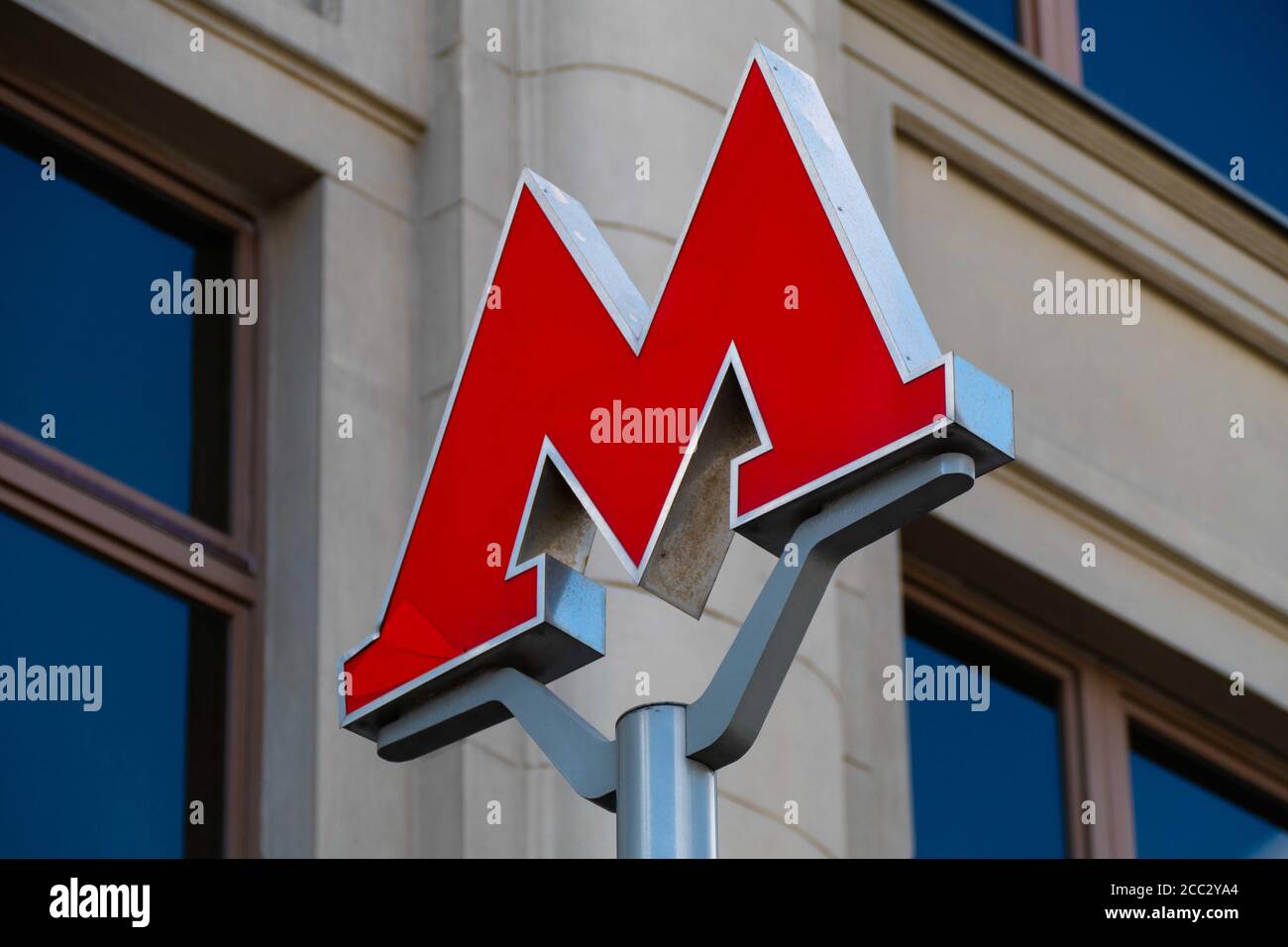 Red and blue underground sign hi-res stock photography and images - Alamy