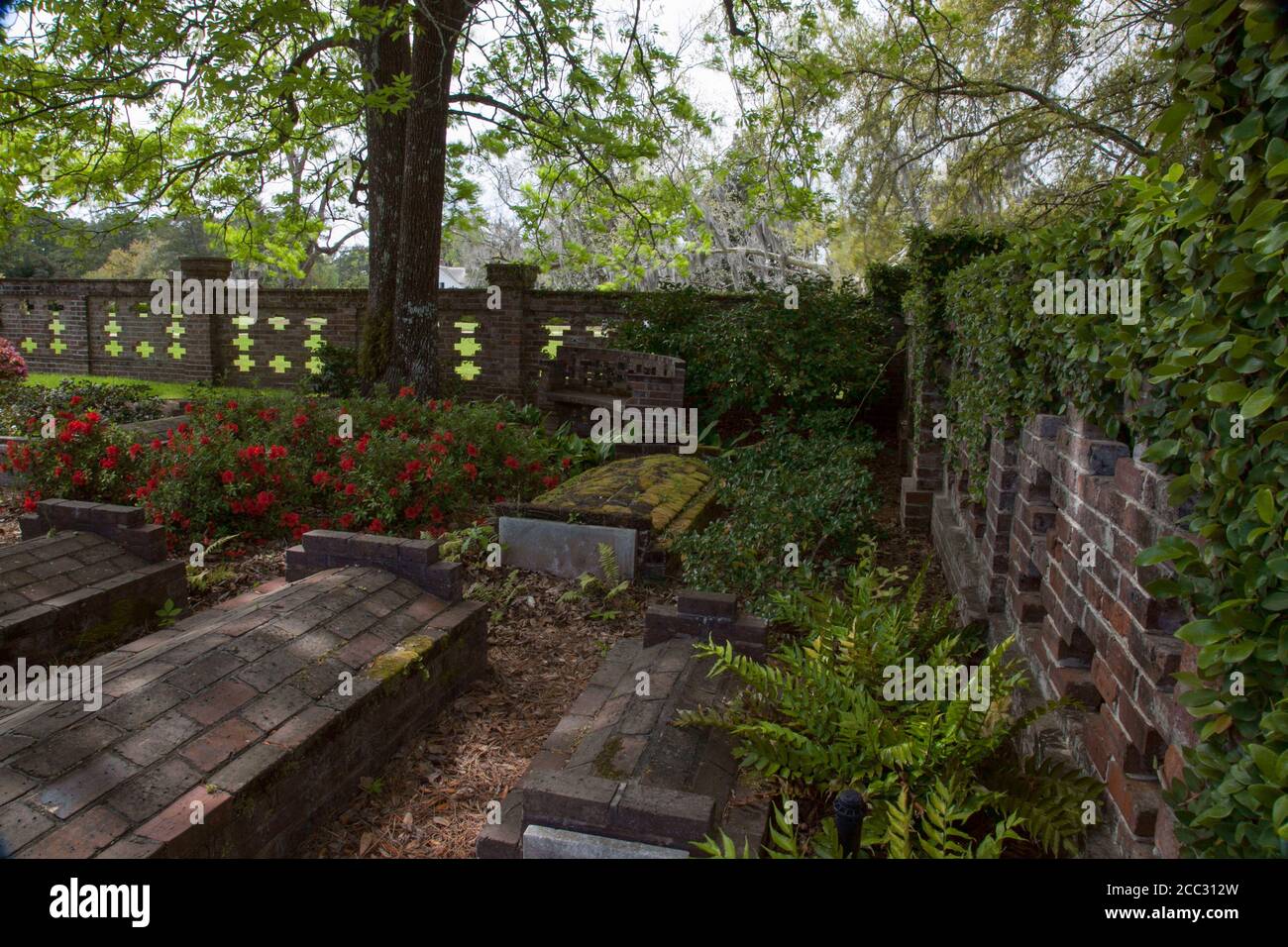 Family graveyard hi-res stock photography and images - Alamy