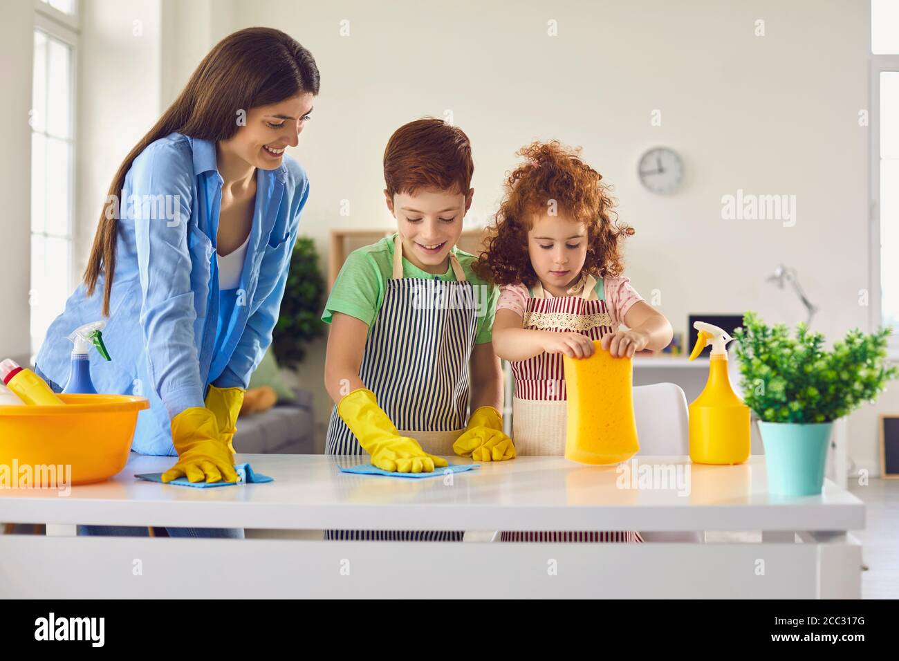 Household chores family hi-res stock photography and images - Alamy