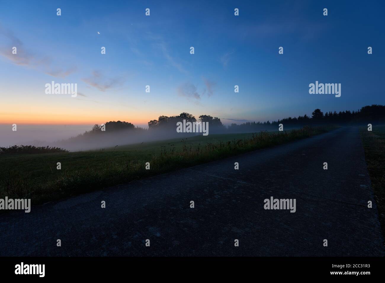 August fog hi-res stock photography and images - Alamy