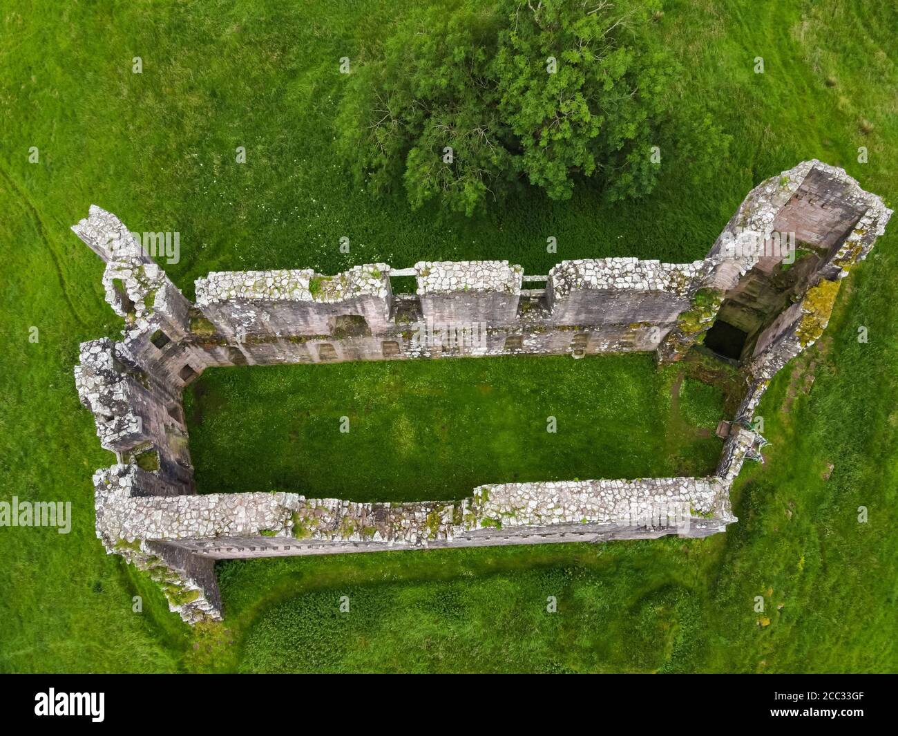 Scottish castle ruins hi-res stock photography and images - Alamy