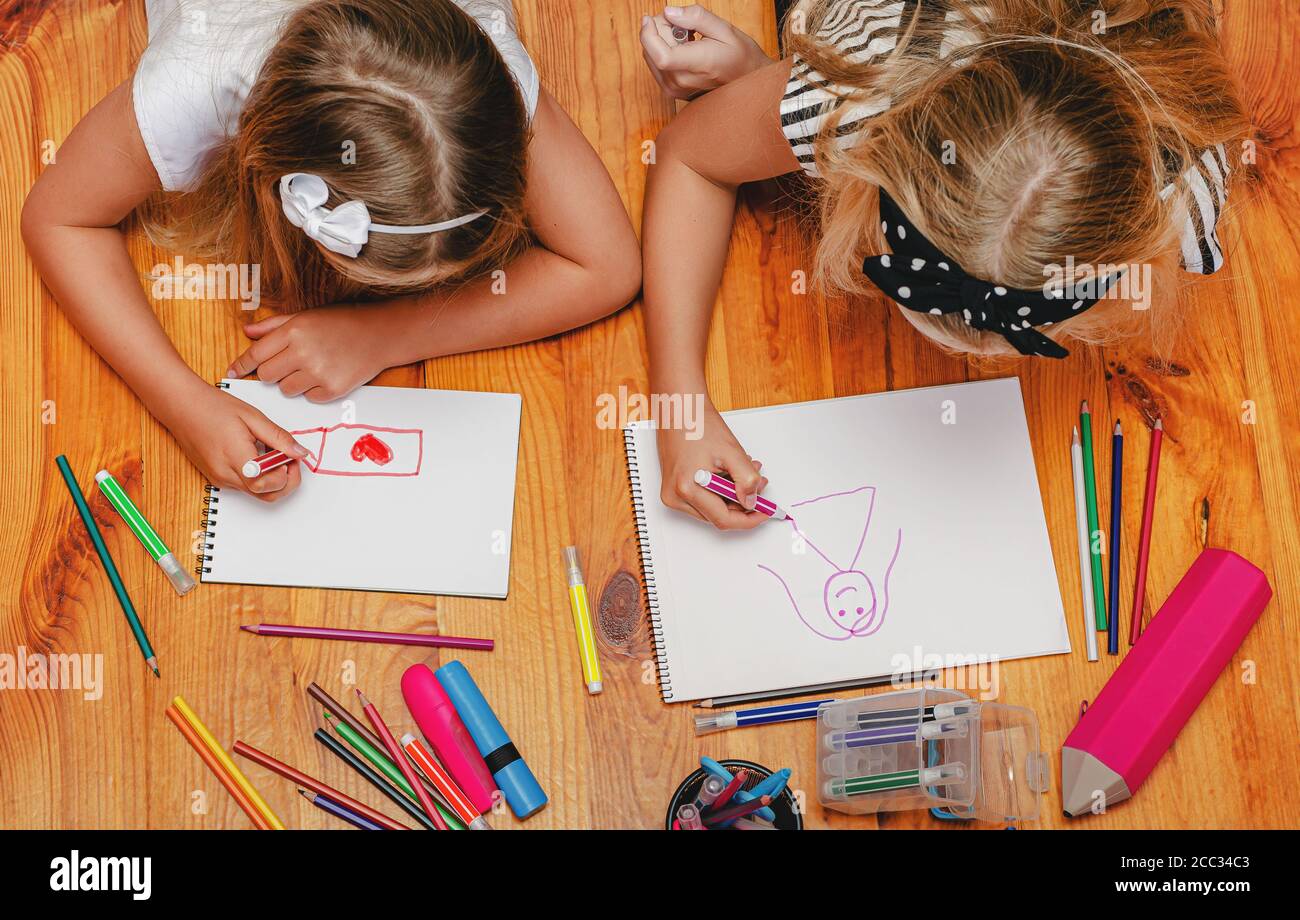 Girls lying on floor drawing hi-res stock photography and images - Alamy