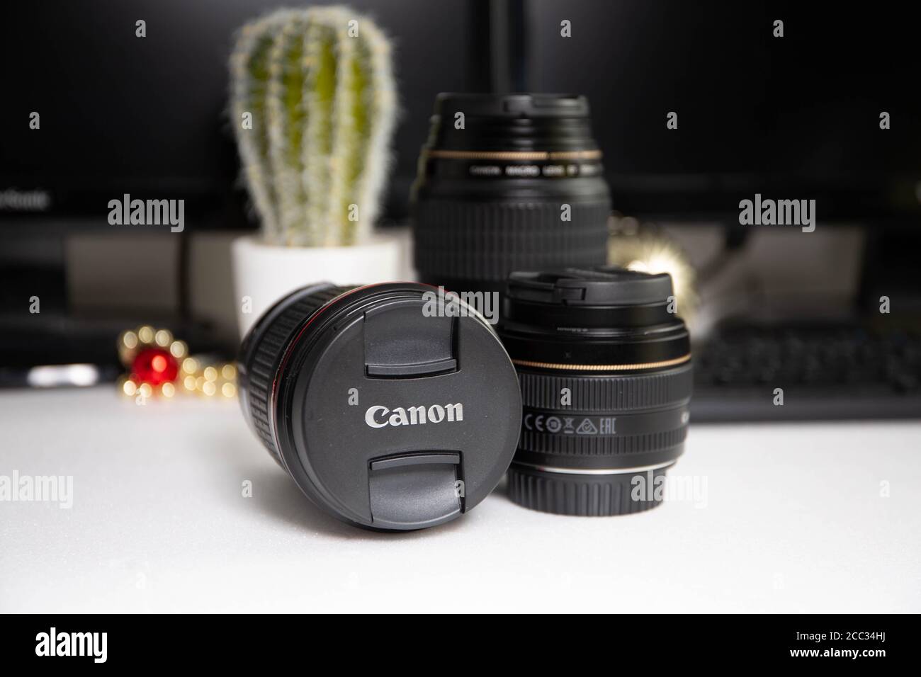 Camera lens gift Stock Photo - Alamy