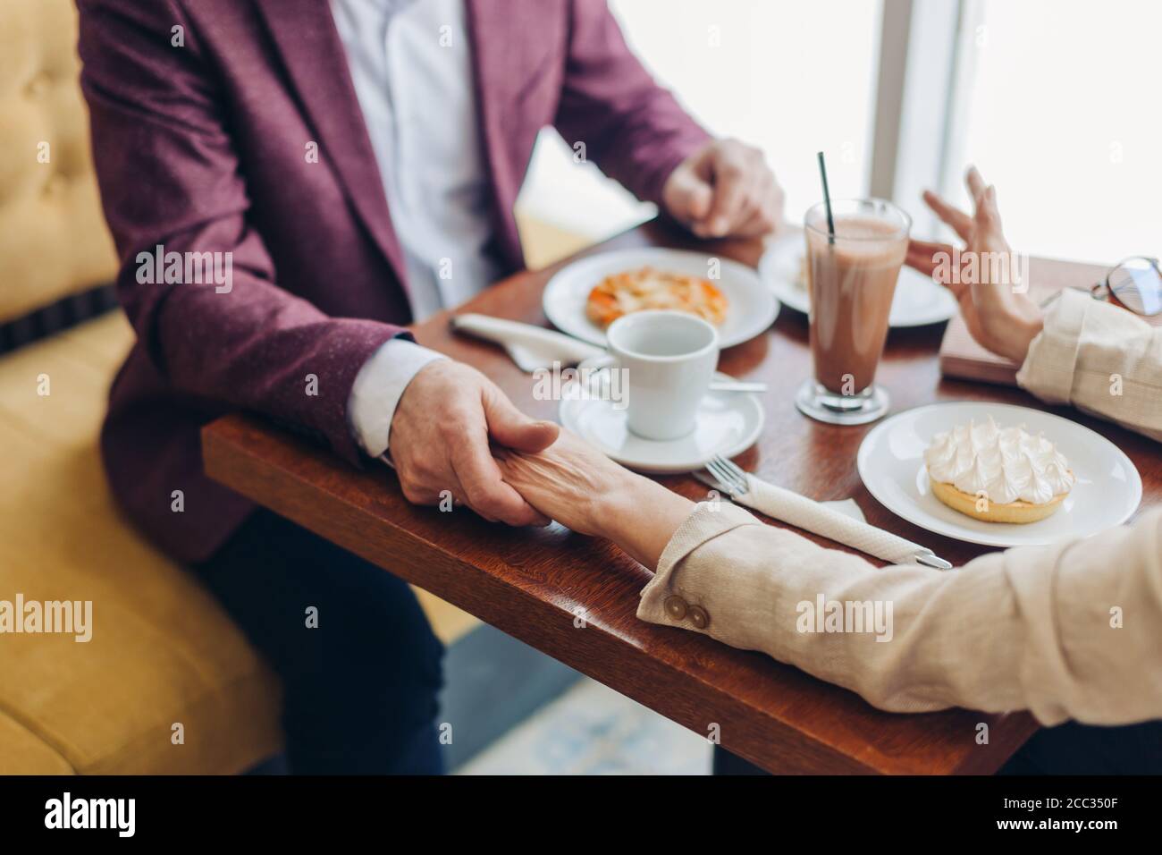 man helping woman to solve her problems, close up cropped photo Stock ...