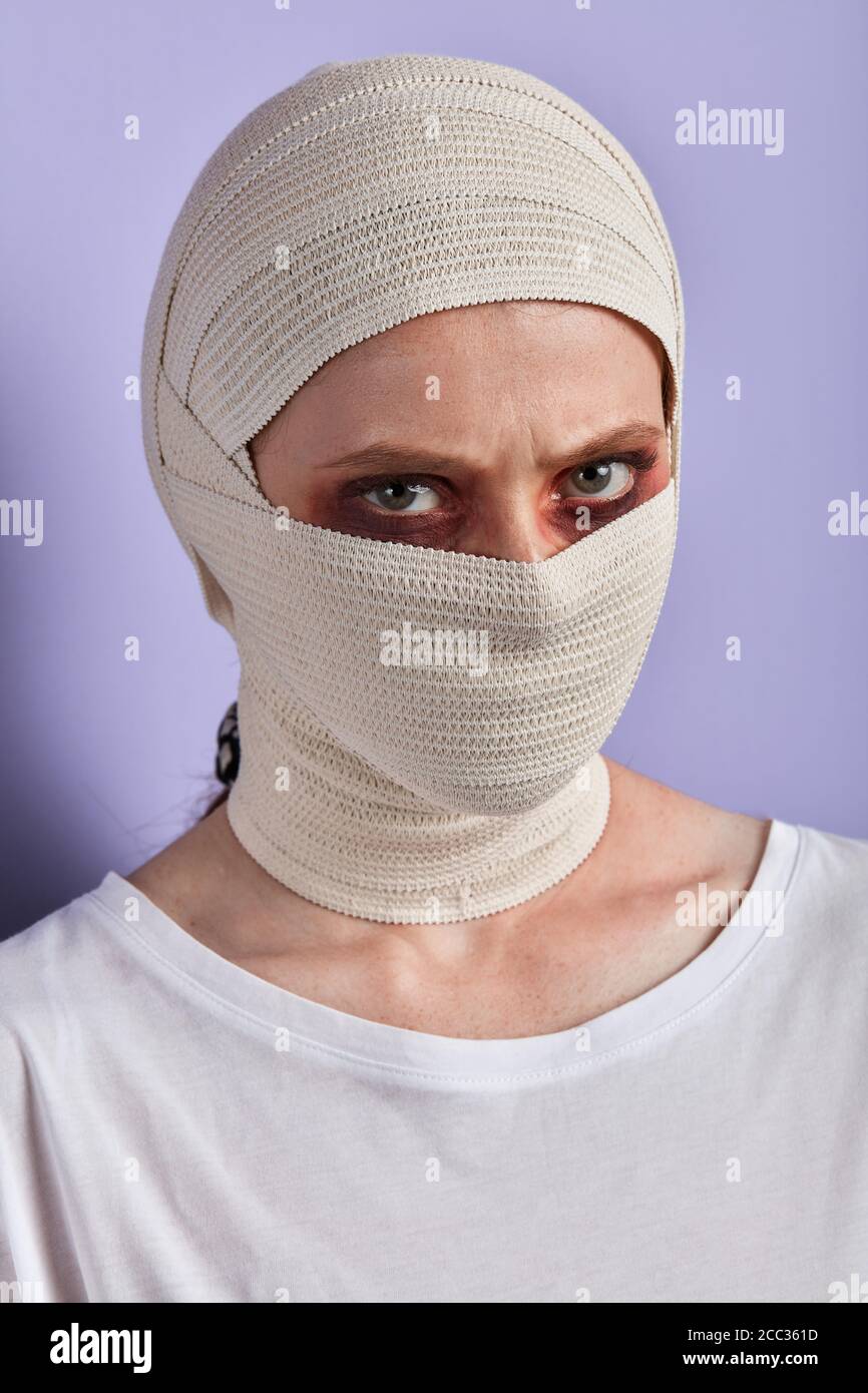 Portrait Of A Man With A Bandaged Face Stock Photo Alamy | atelier-yuwa ...