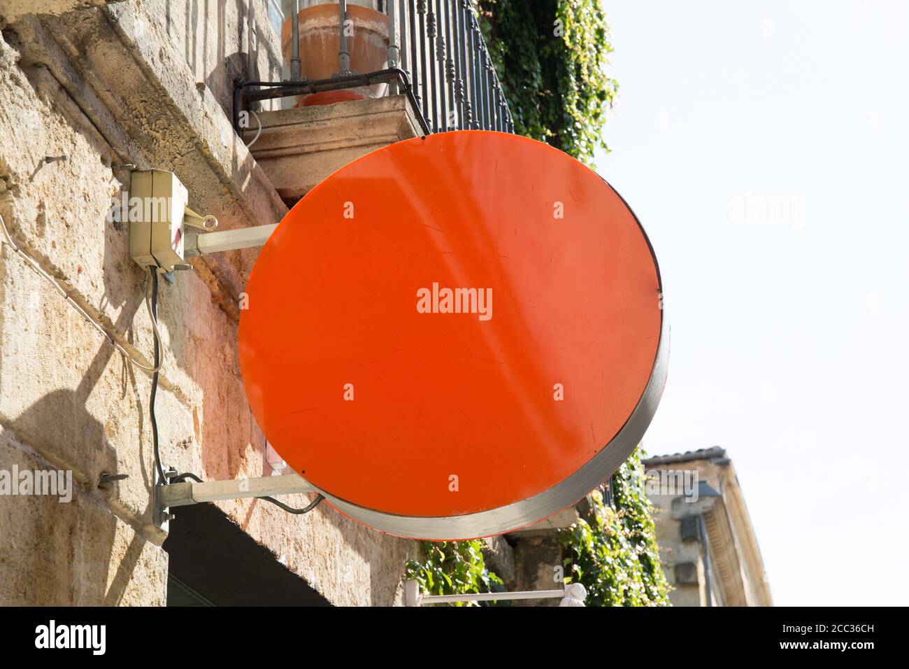 Round orange logo hi-res stock photography and images - Alamy