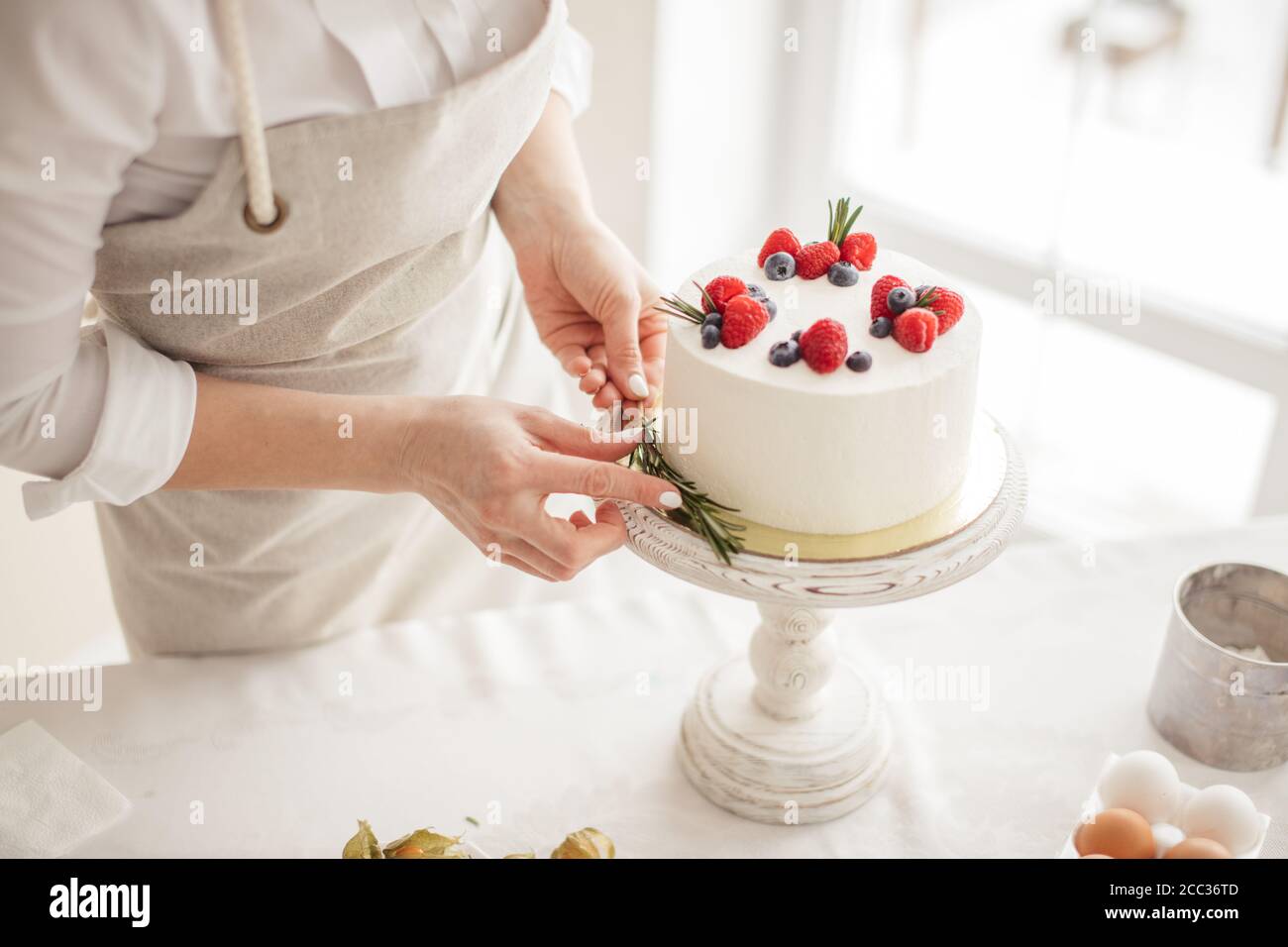 Beautiful housewife cooking birthday cake hi-res stock photography and ...