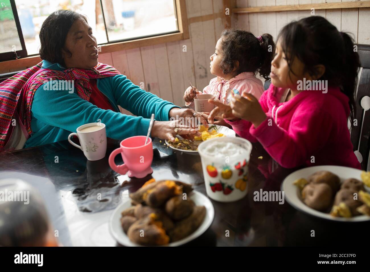 Children eating sweet potato hi-res stock photography and images - Alamy