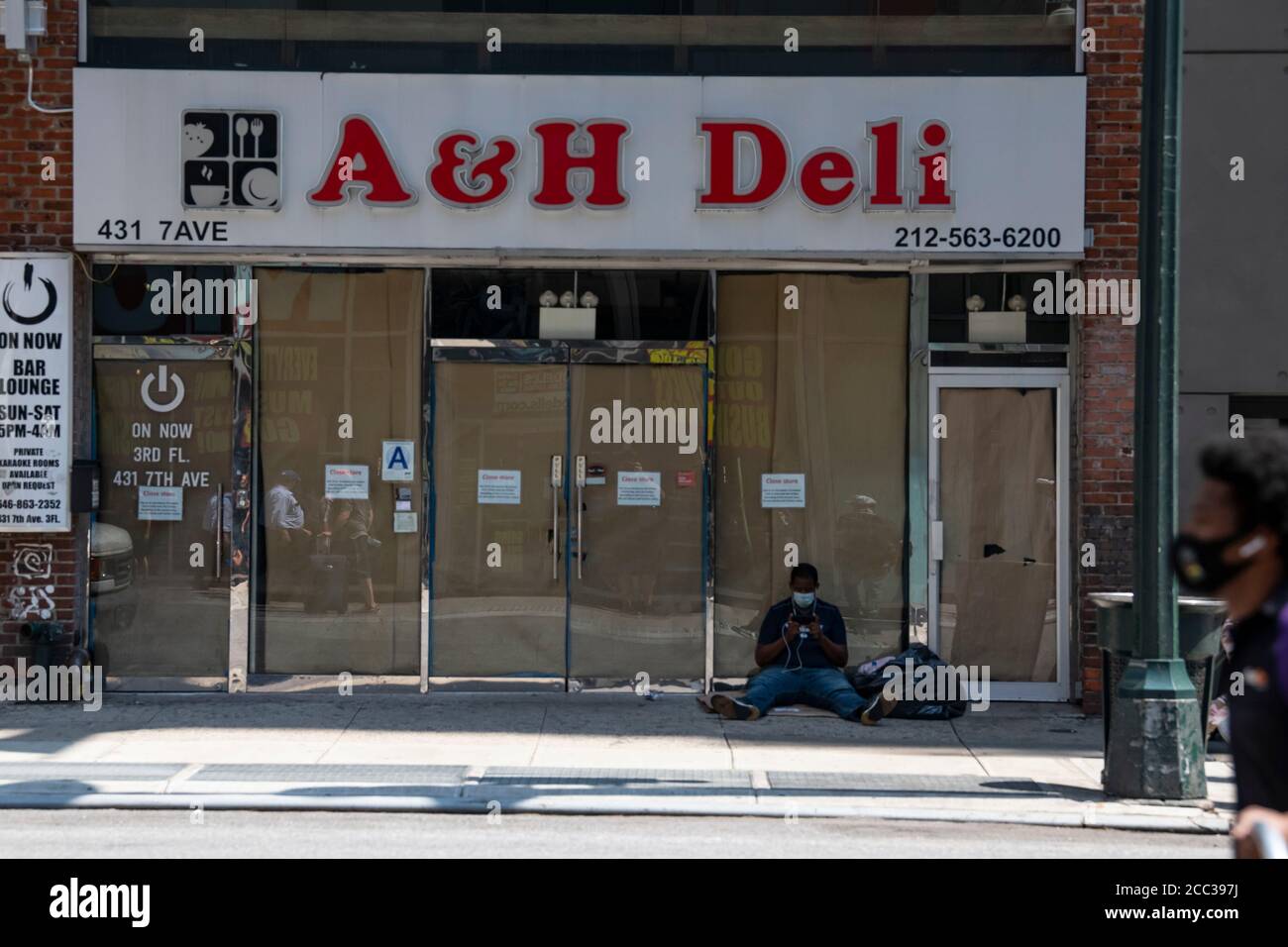 August 17, 2020: An overall view of a closed retail store front on 7th ...