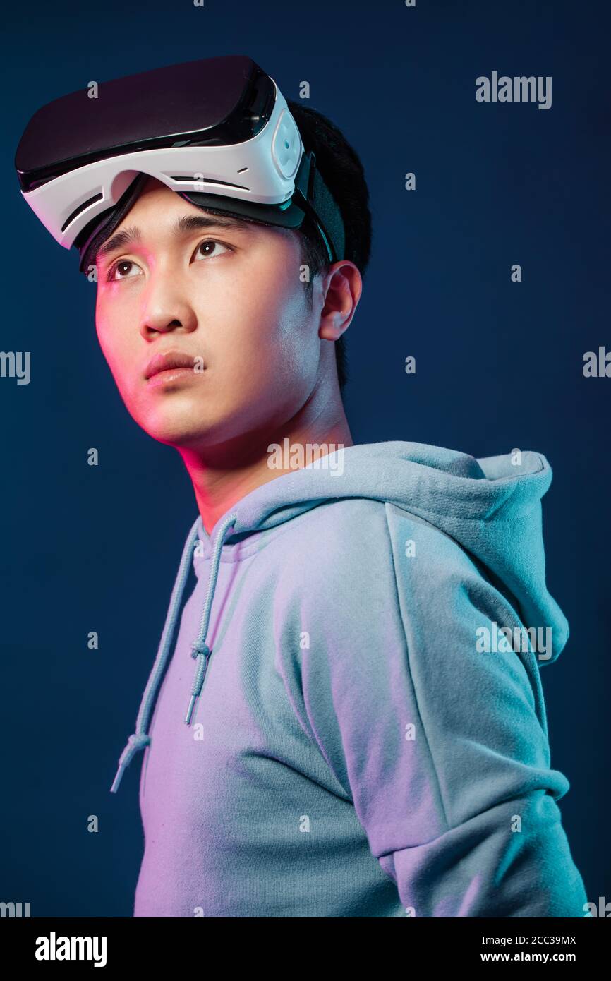 3d technology, virtual reality, gaming, entertainment and people ...