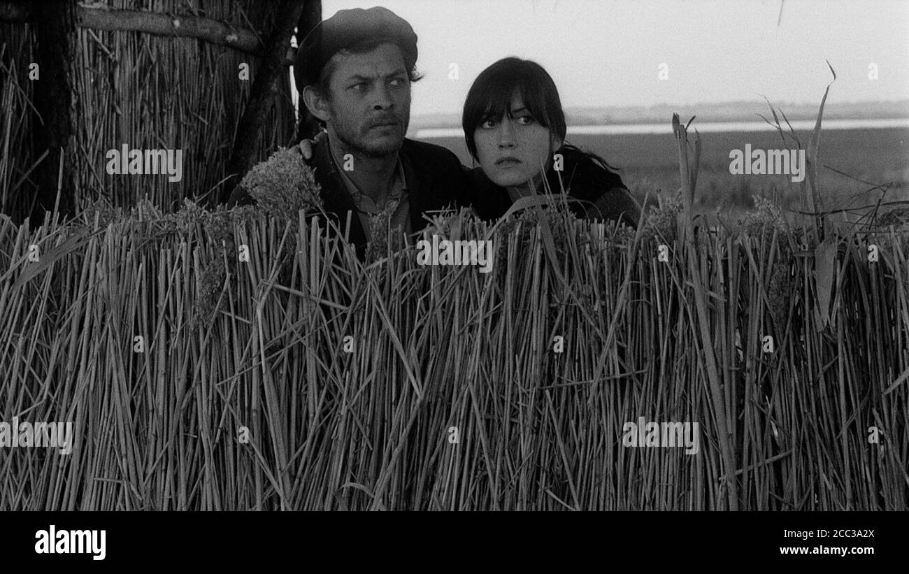 CHANGE OF LIFE, (aka MUDAR DE VIDA), from left: Geraldo Del Rey, Isabel ...