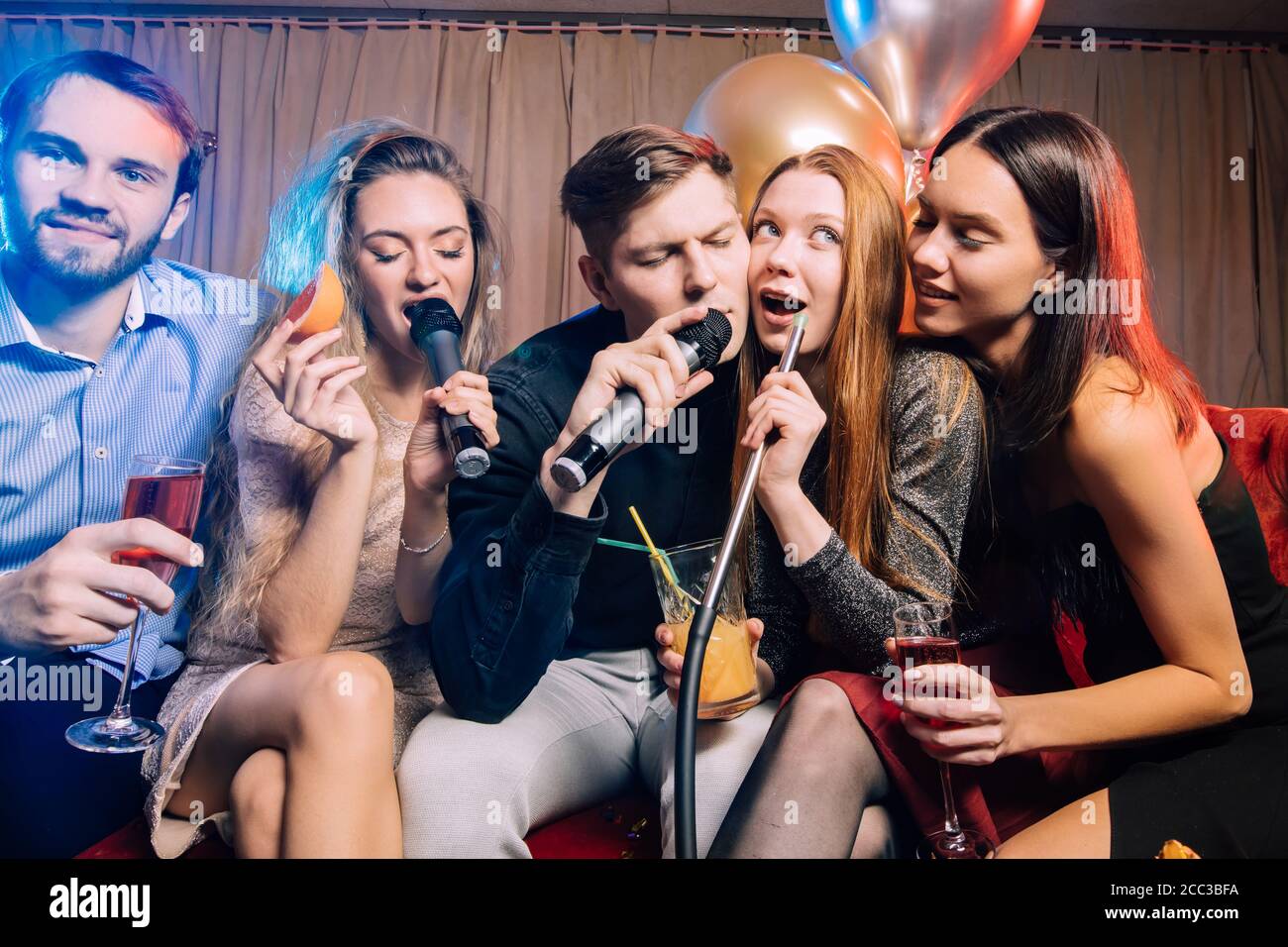 Female vocalists hi-res stock photography and images - Alamy