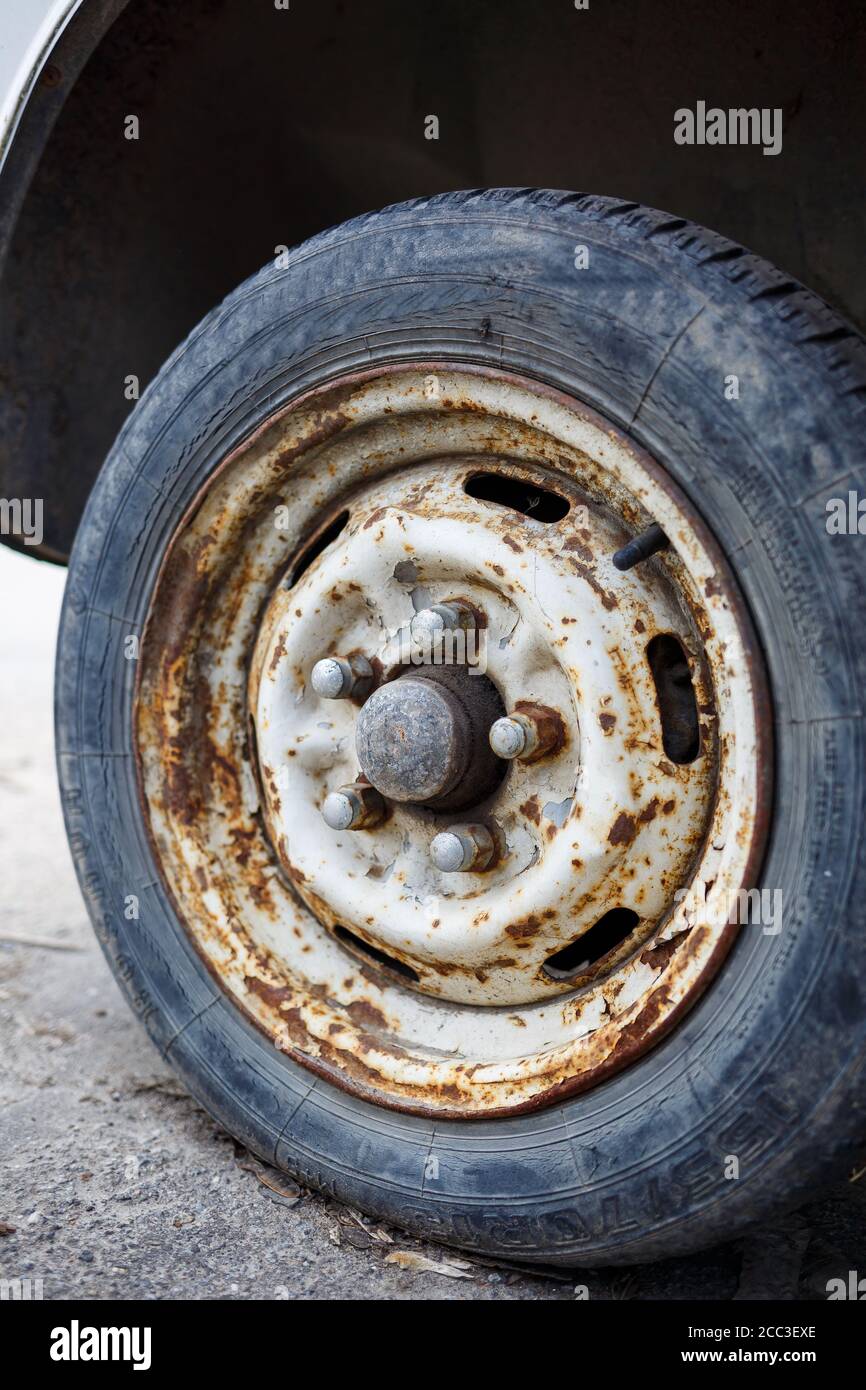 Car tyre tire no repair hi-res stock photography and images - Alamy