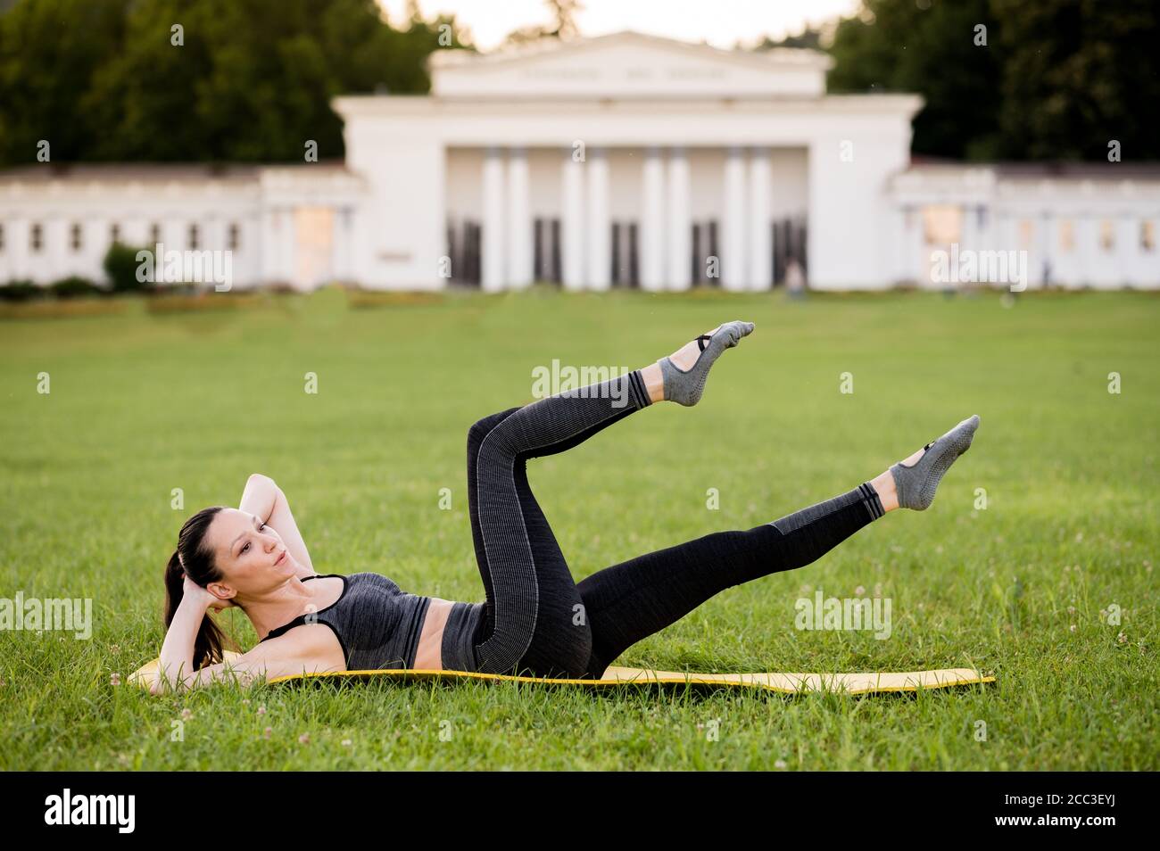 Criss cross pose hi-res stock photography and images - Alamy