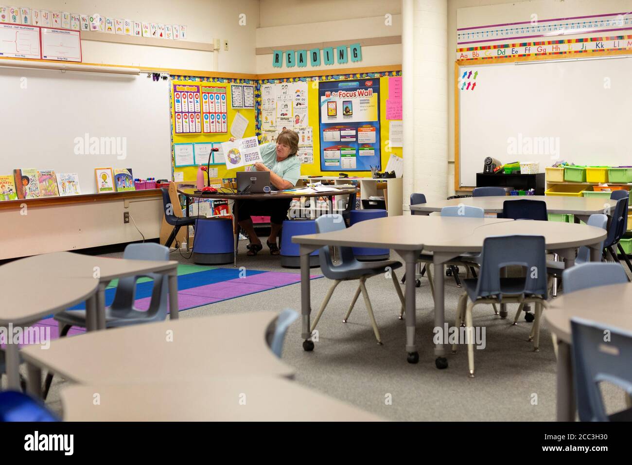 Second grade classroom hi-res stock photography and images - Alamy