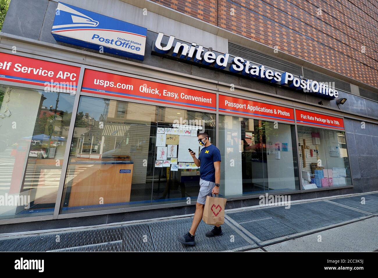 Usps mail man hi-res stock photography and images - Alamy