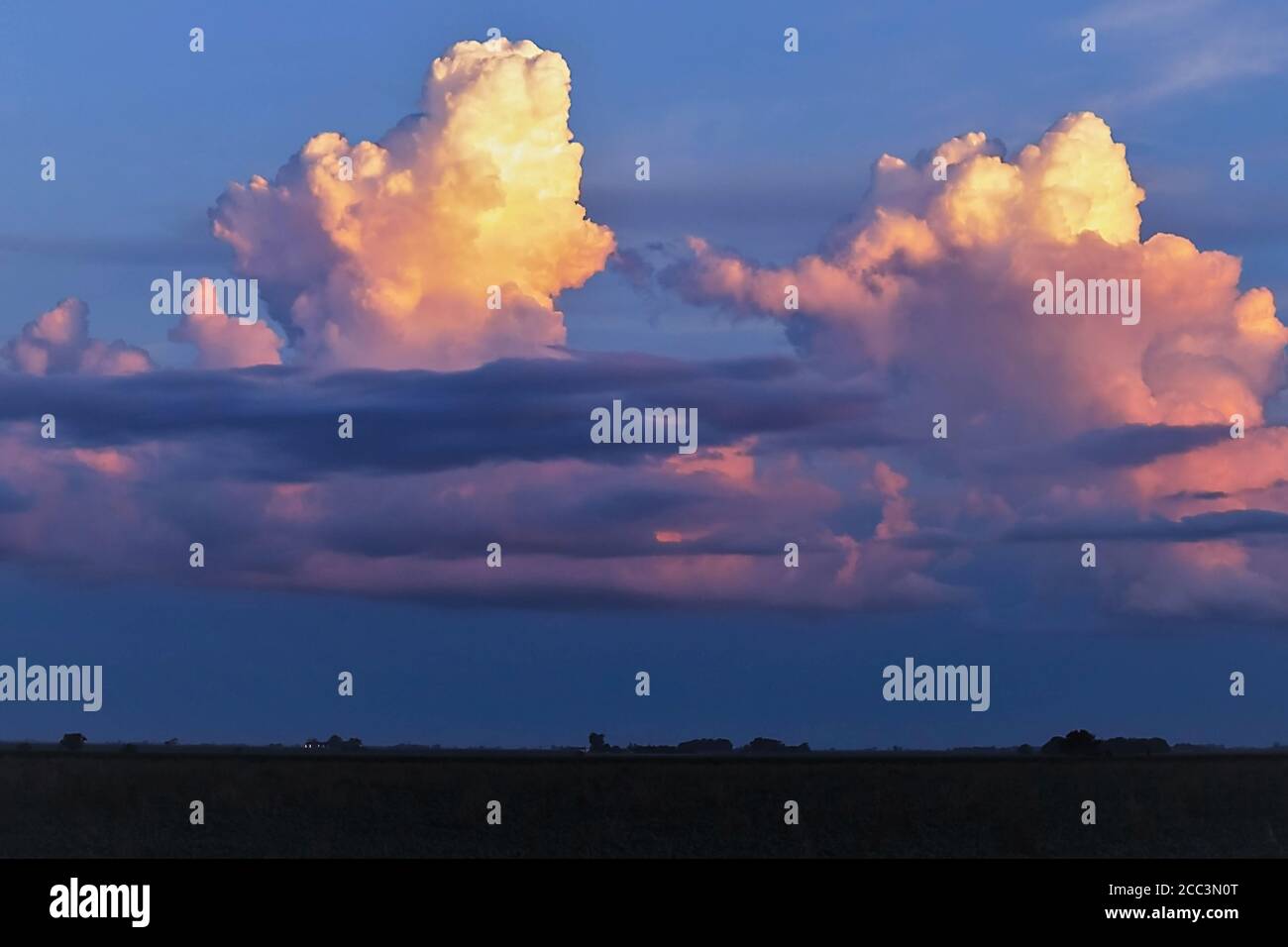 Sky pink cloud reflection clouds hi-res stock photography and images ...