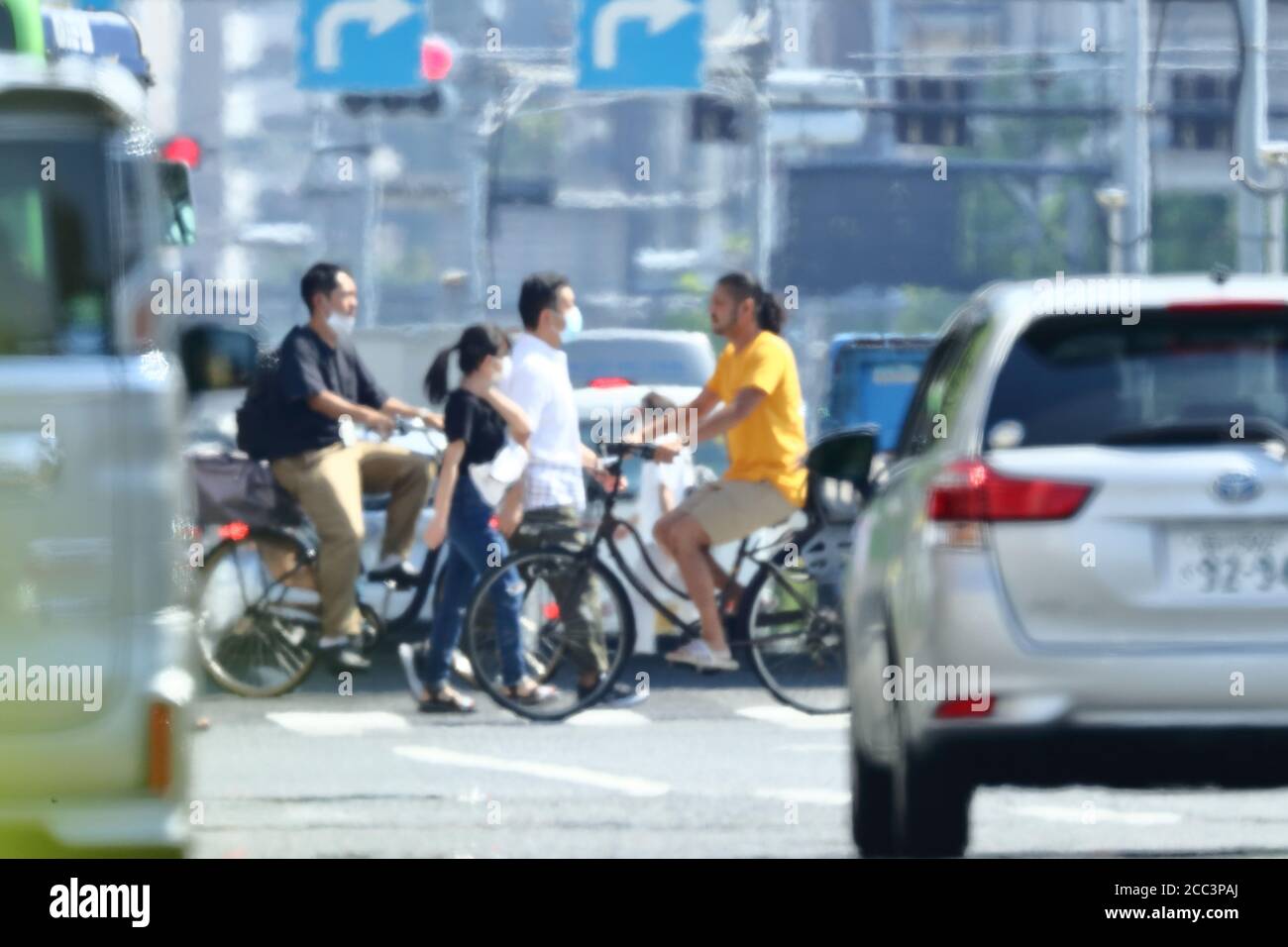 People wearing face masks to help curb the spread of the coronavirus ...