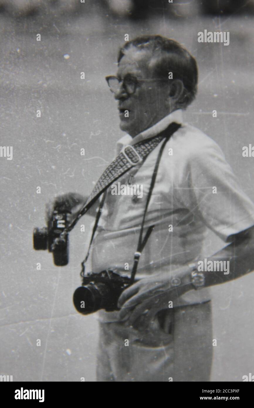 1970s photographer taking picture hi-res stock photography and images ...