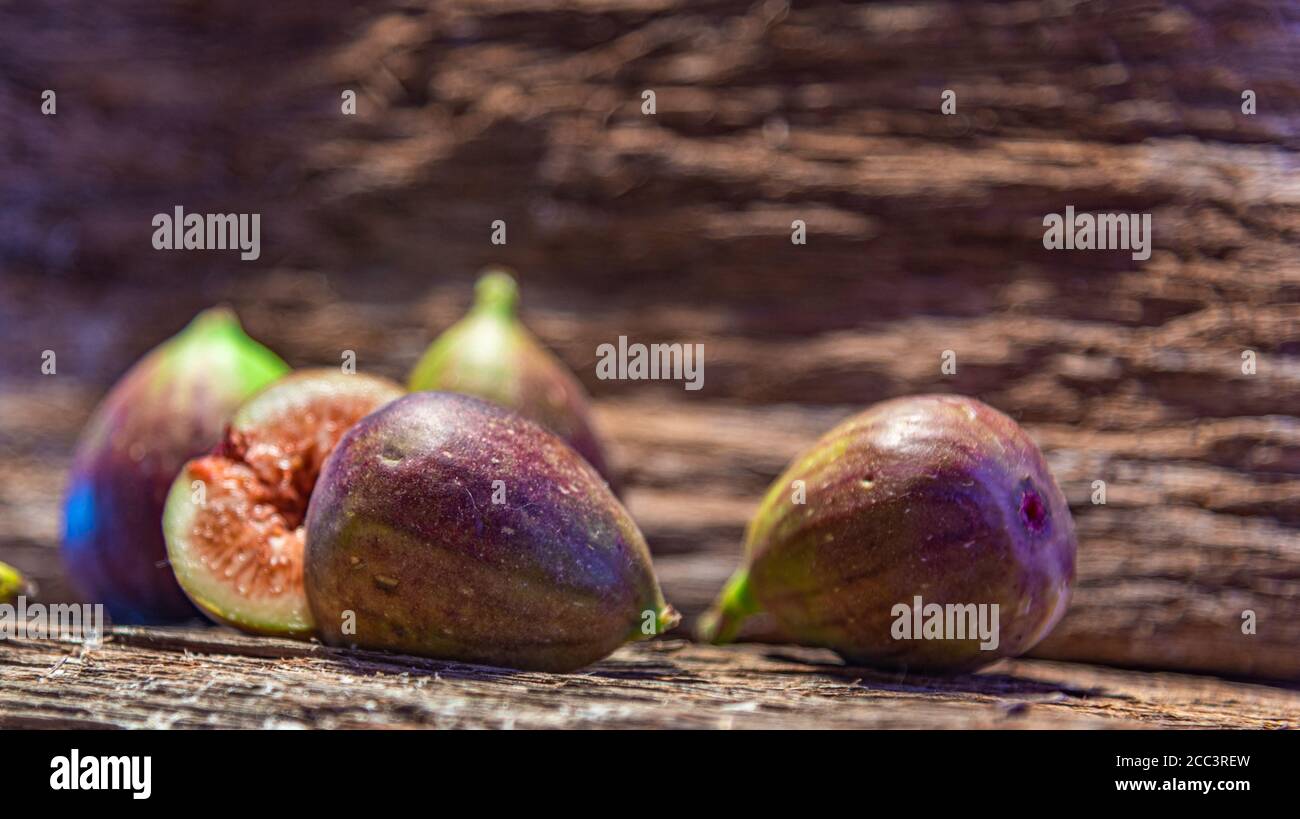 Fig fruits. Ficus carica in natura. Woody background. ´Fruit trees ...