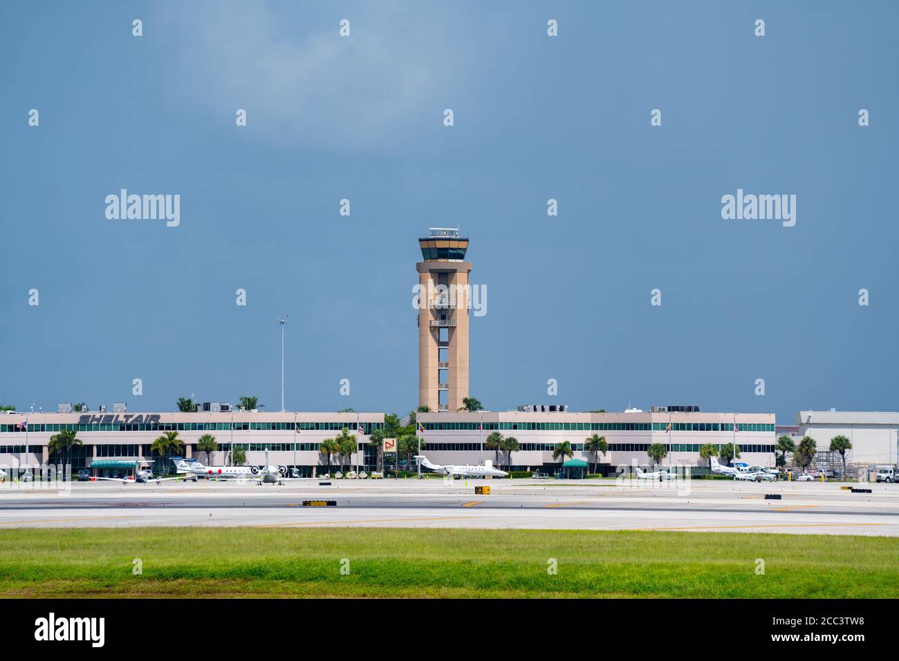 Fll airport hi-res stock photography and images - Alamy