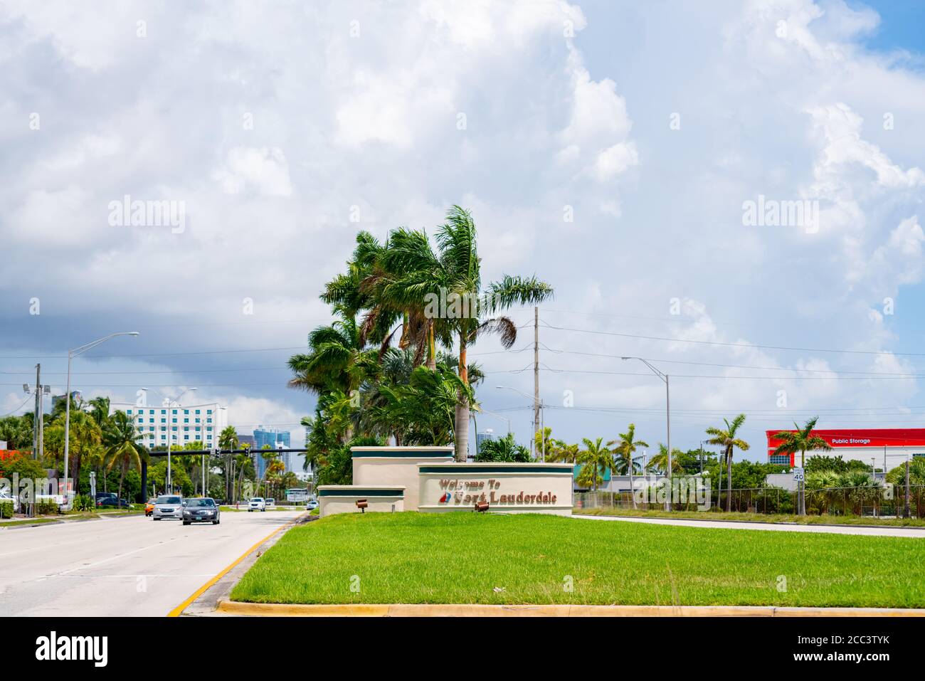 Welcome to Fort Lauderdale Sign on US1 entering from Hollywood Stock ...