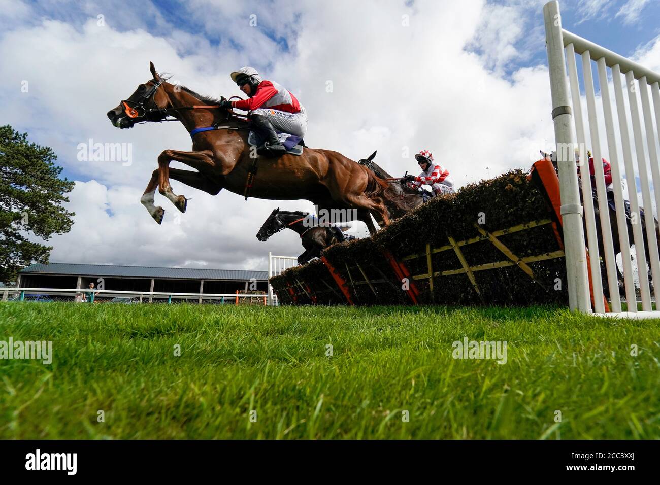 Hurdle racing hi-res stock photography and images - Alamy