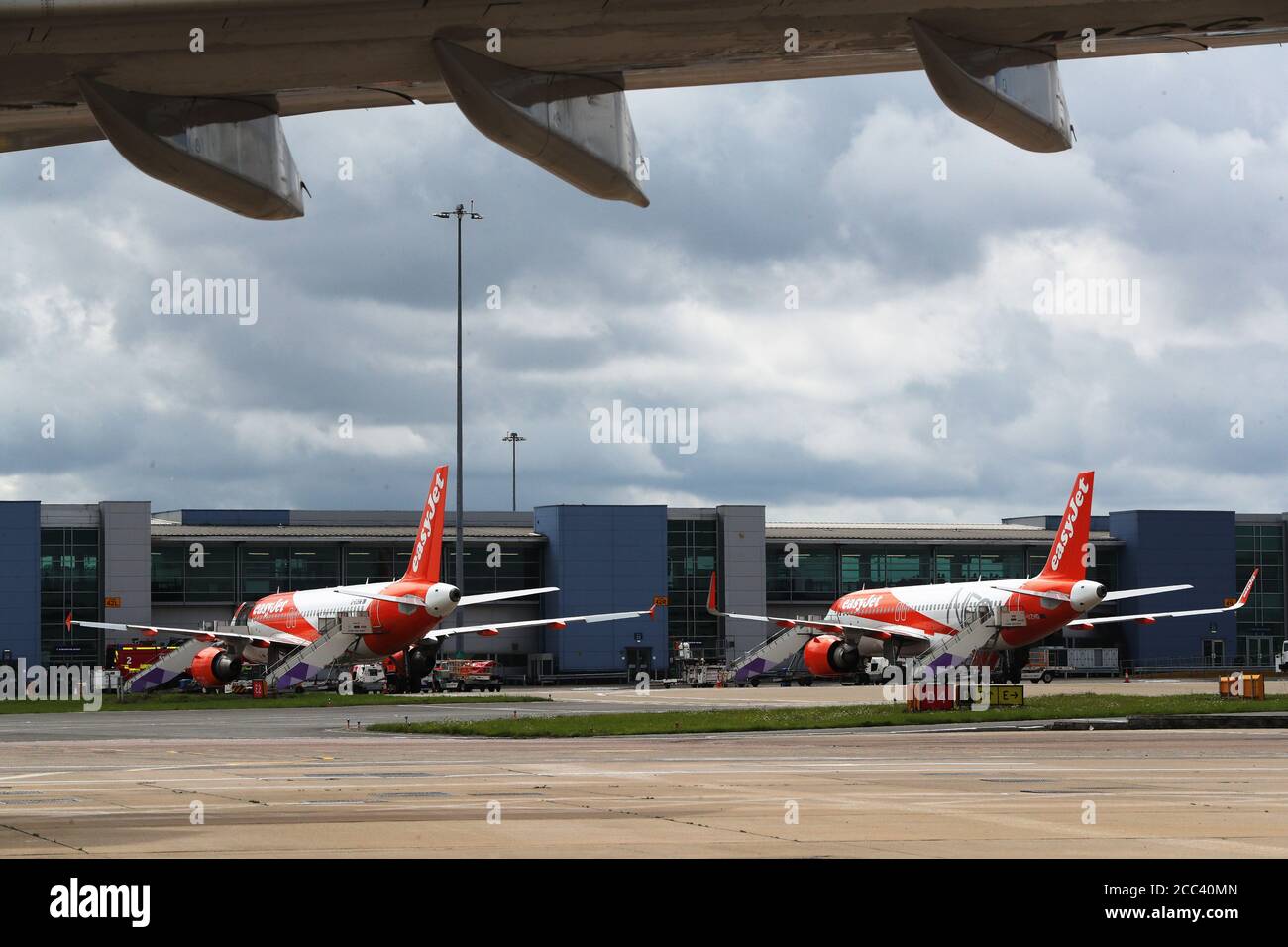 Luton airport easyjet hi-res stock photography and images - Alamy