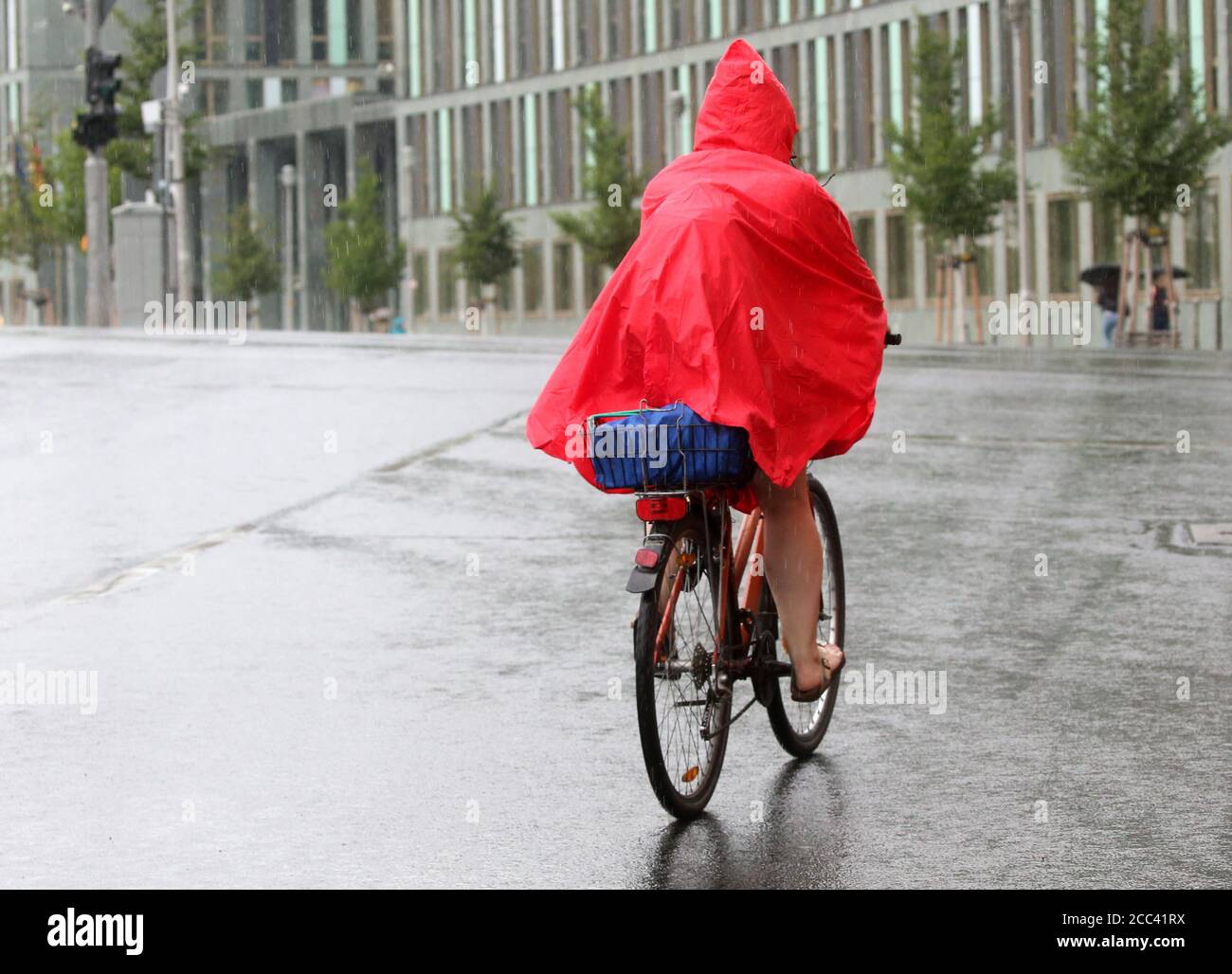 18 August 2020, Berlin: With temperatures around 22 degrees Celsius and ...