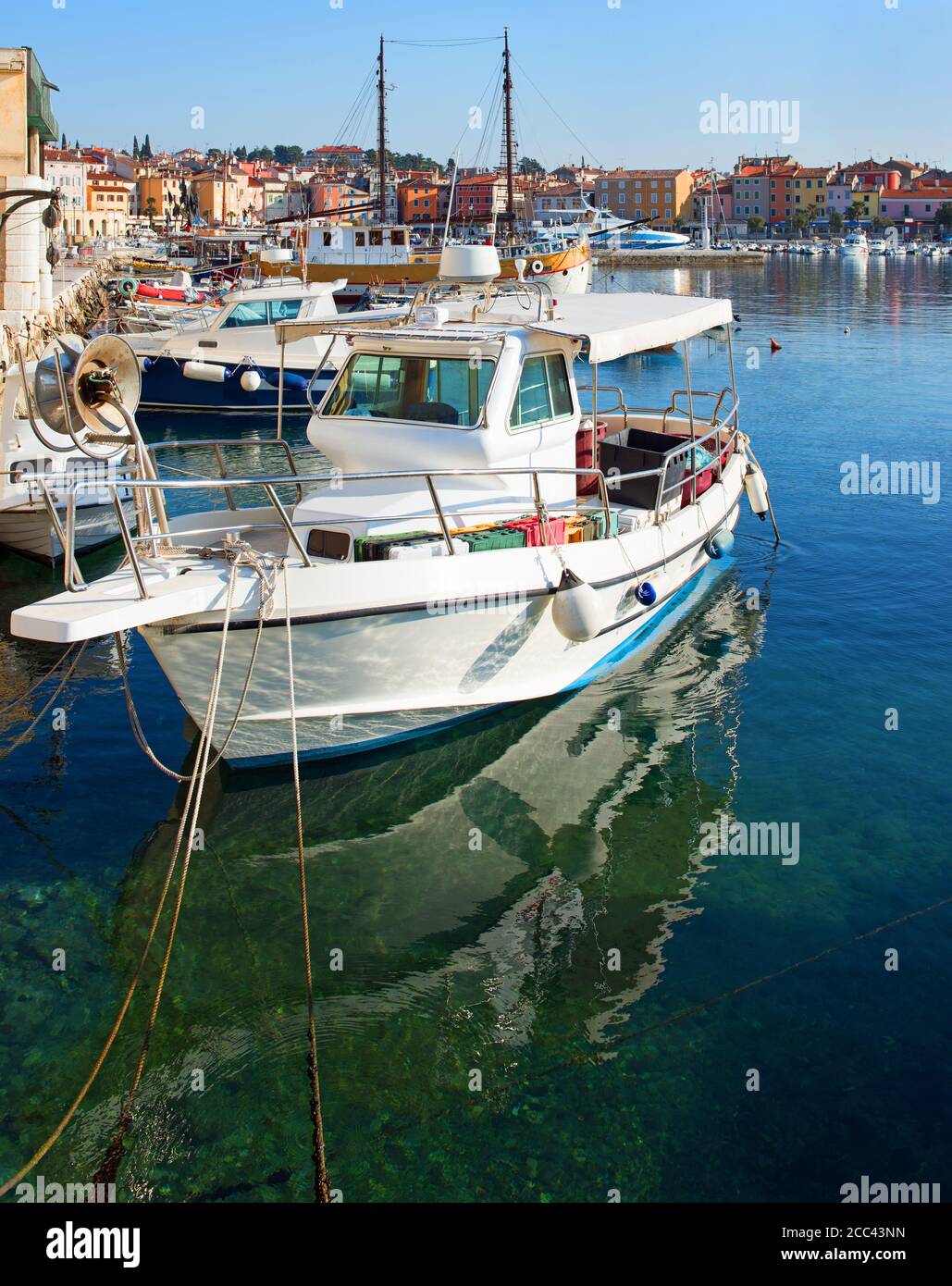 Sunny harbour scene hi-res stock photography and images - Alamy