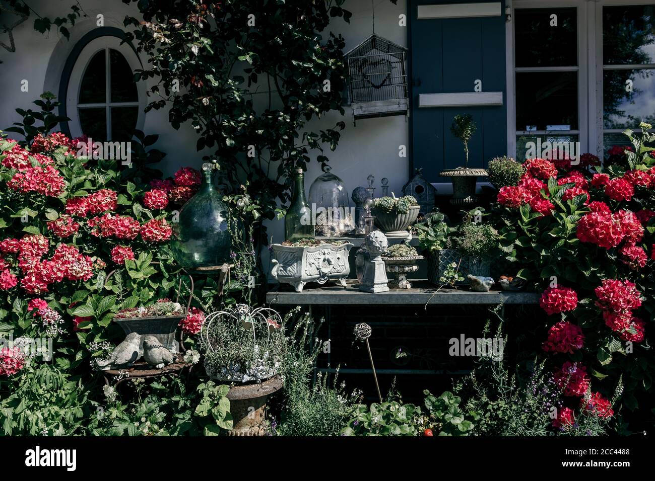 Vintage garden objects hi-res stock photography and images - Alamy