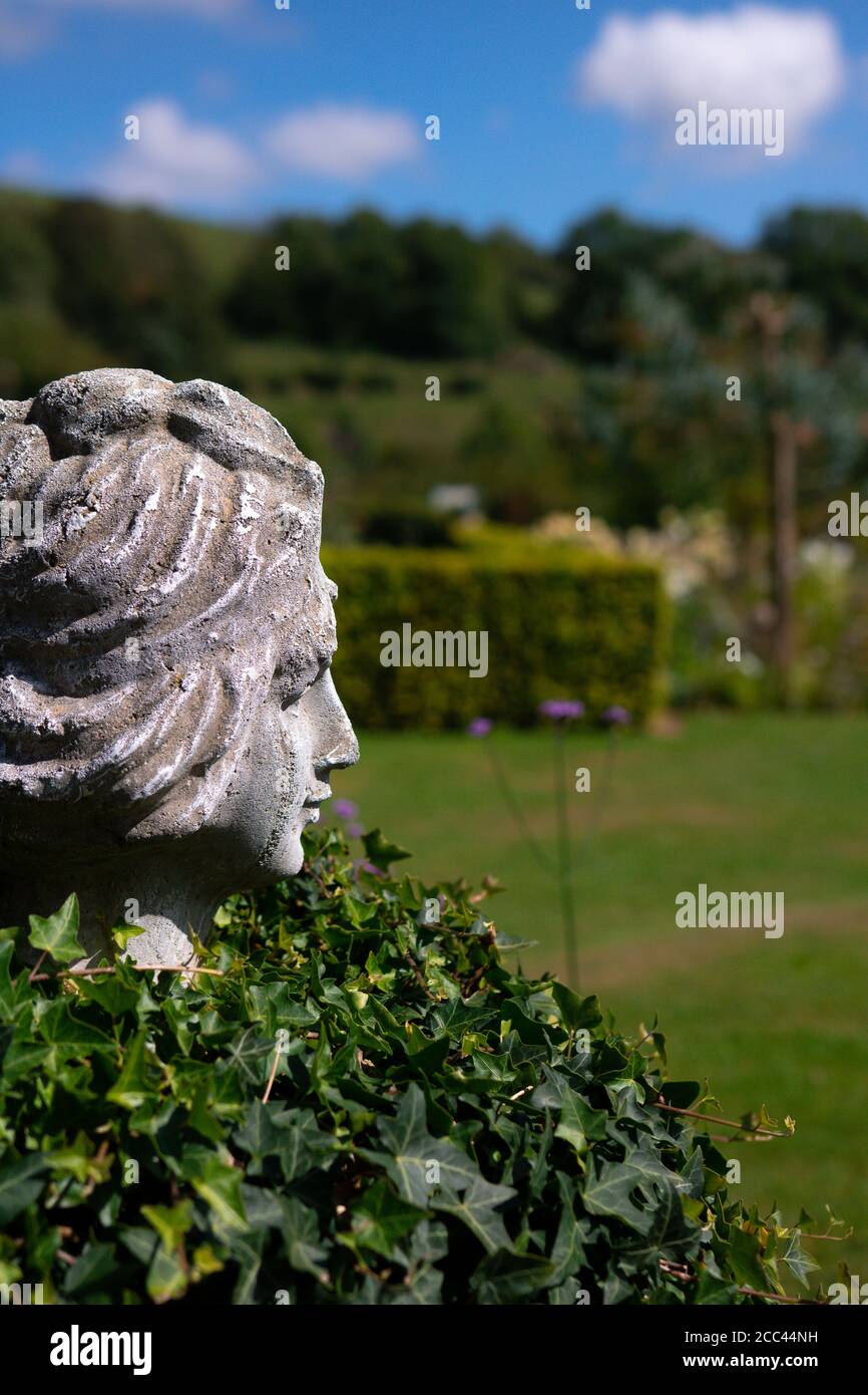 Statue head hi-res stock photography and images - Alamy