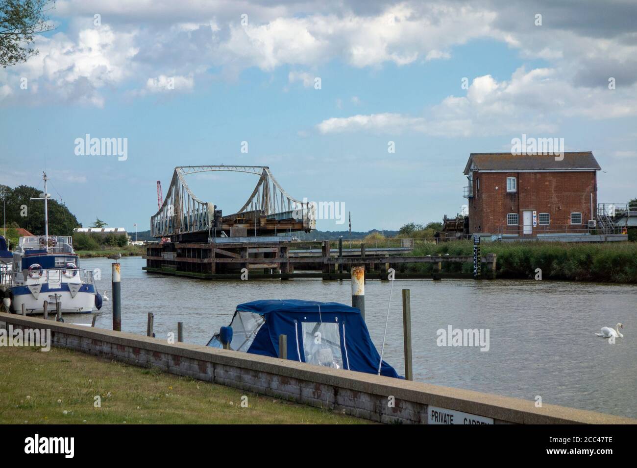 Reedham railway swing bridge hi-res stock photography and images - Alamy