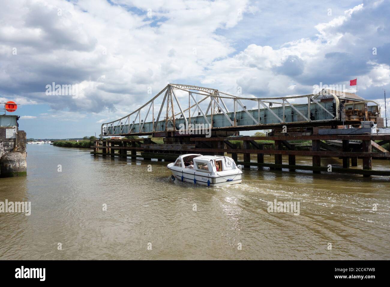 Reedham railway swing bridge hi-res stock photography and images - Alamy