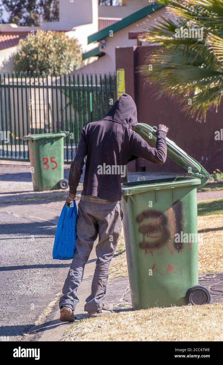 Dustbin man hi-res stock photography and images - Alamy