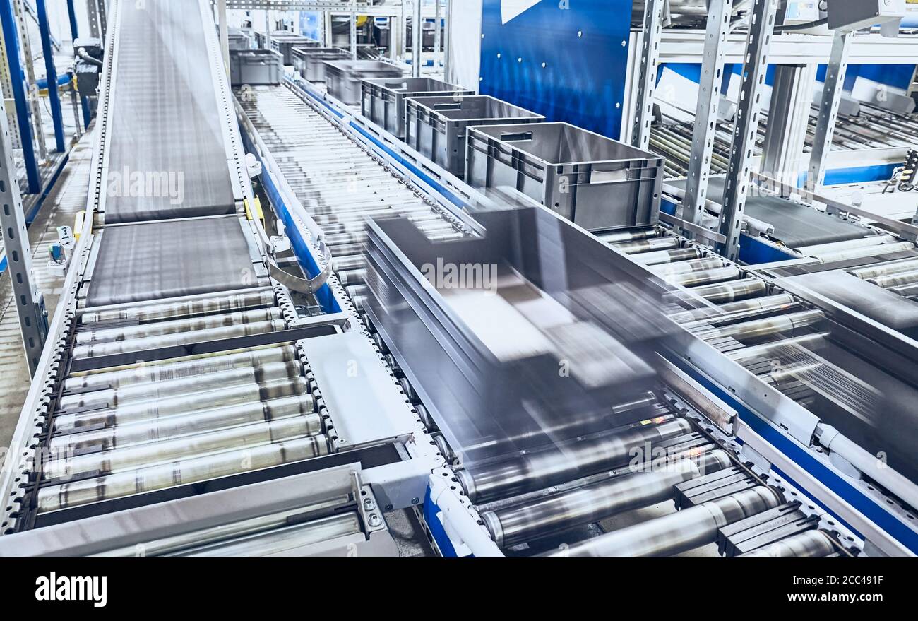 Conveyor warehouse boxes hi-res stock photography and images - Alamy