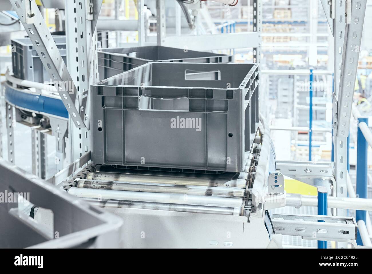 Conveyor belt boxes hi-res stock photography and images - Alamy