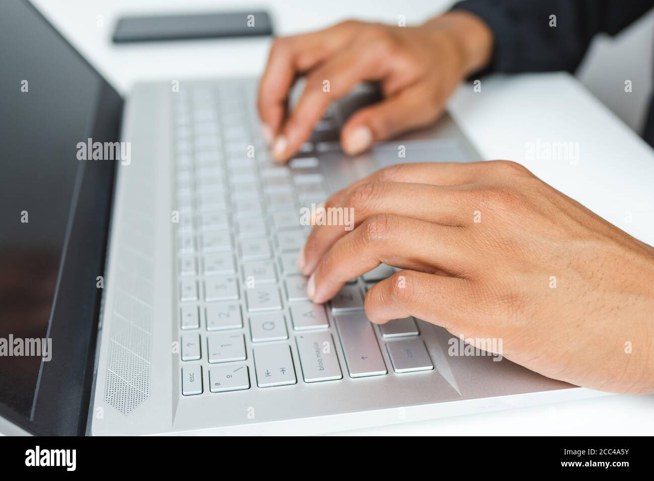 Hands and keyboard hi-res stock photography and images - Alamy