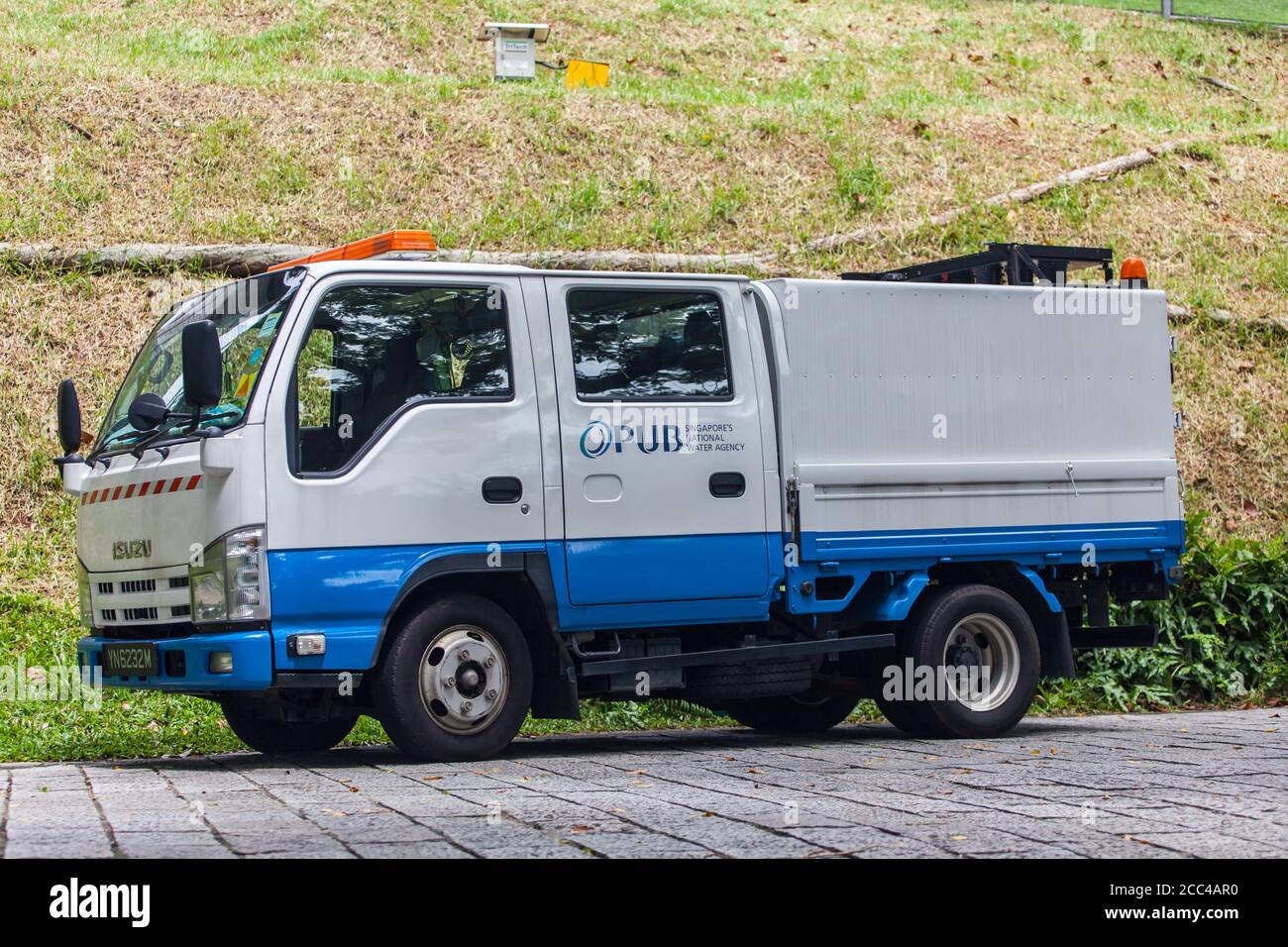 Lorry parked on pavement hi-res stock photography and images - Alamy