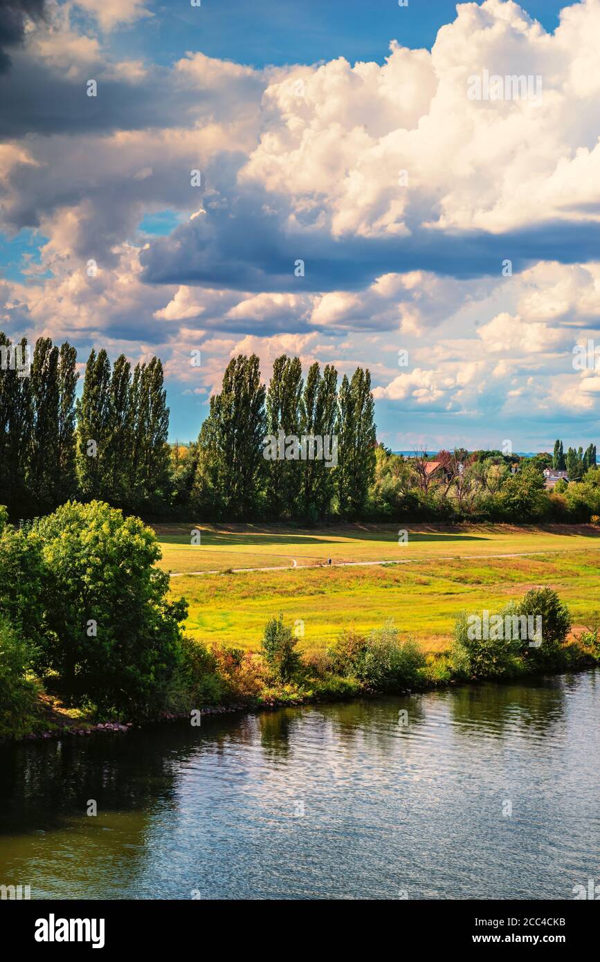 Flusslandschaft landschaften hi-res stock photography and images - Alamy