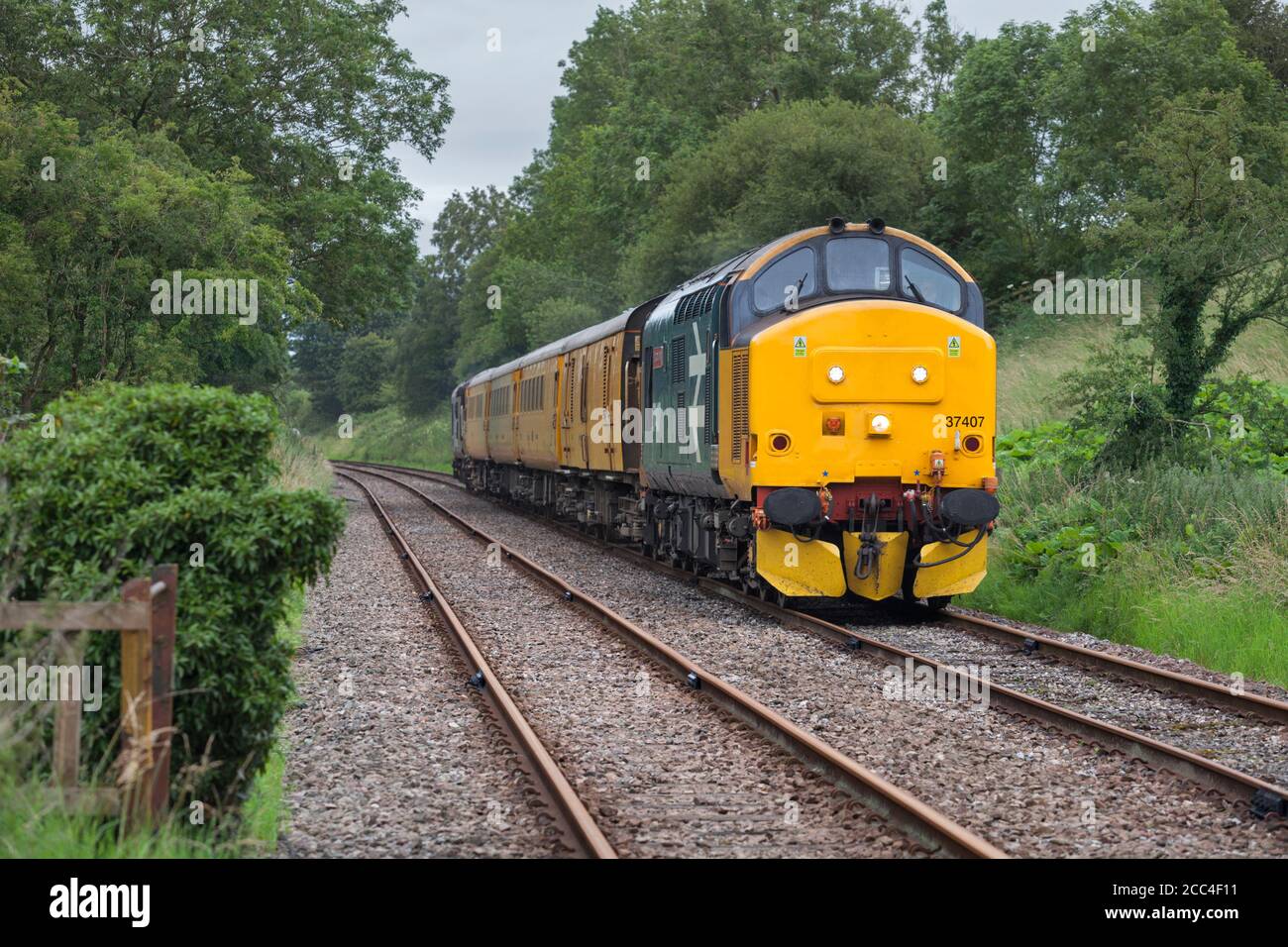 Direct rail Services class 37 locomotive 37407 passing Bentham with the ...