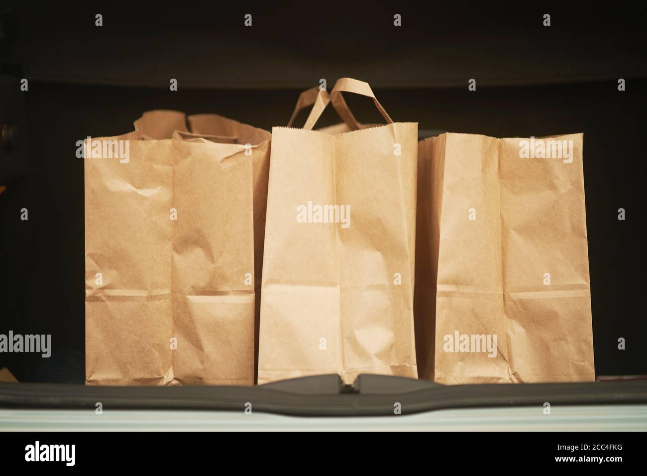 Paper shopping box full hi-res stock photography and images - Alamy