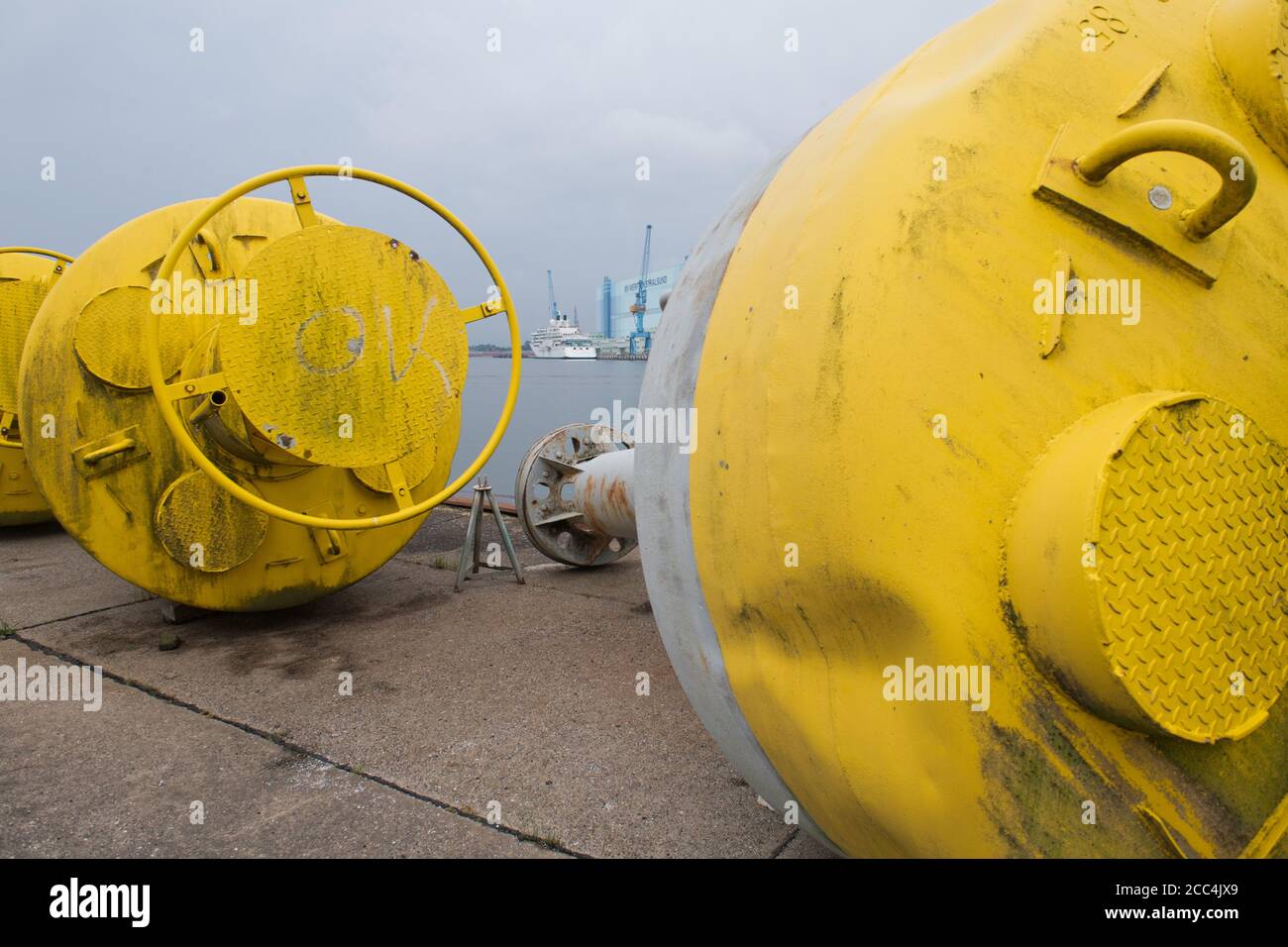 Ship fitting work hi-res stock photography and images - Alamy