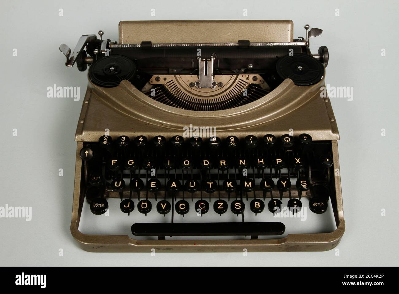 Mechanical portable typewriter made in 1952. 1952 portable typewriter ...