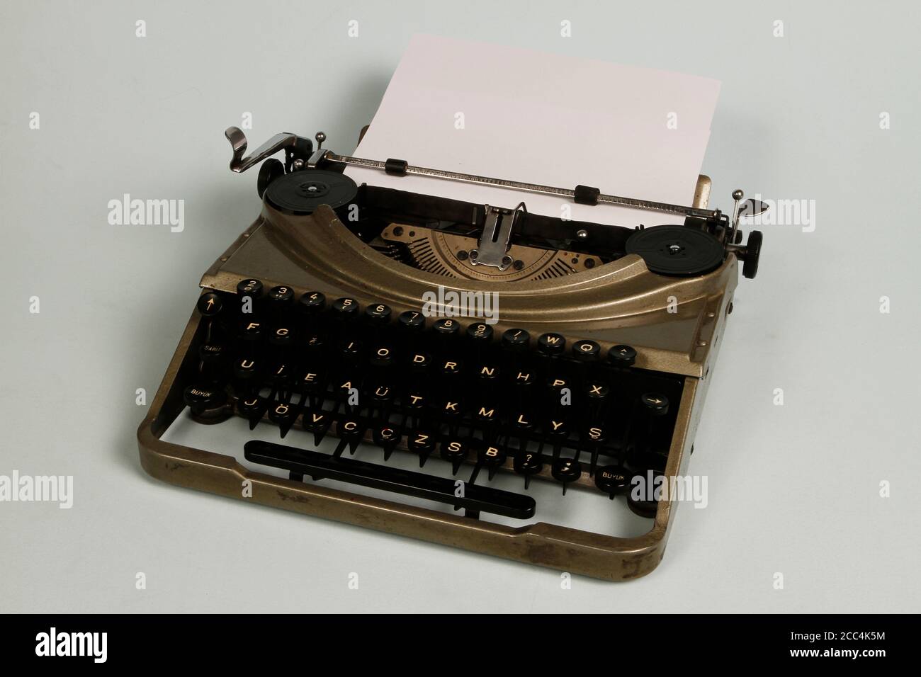 Mechanical portable typewriter made in 1952. 1952 portable typewriter ...